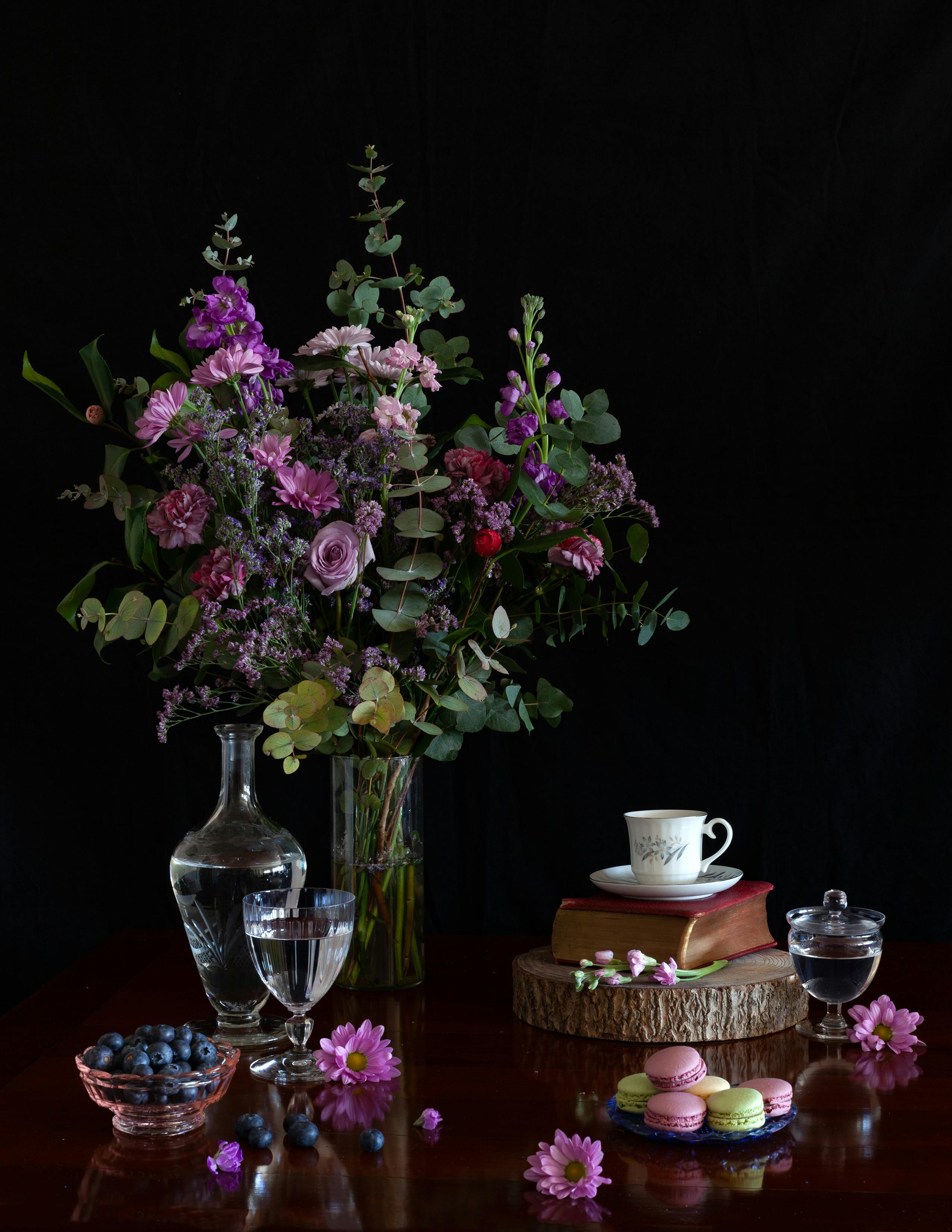 Flowers On The Table Photos, Download Free Flowers On The Table Stock ...