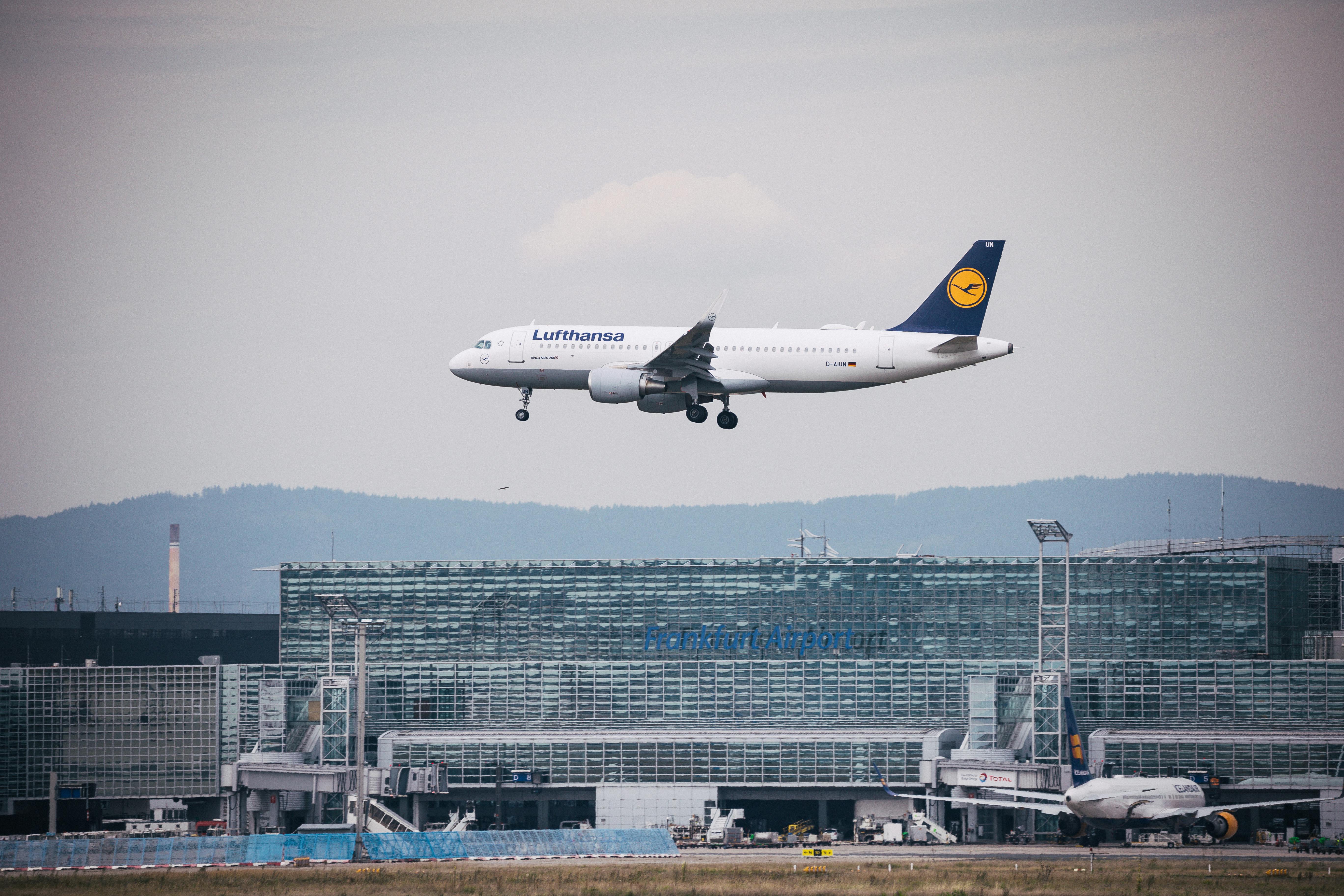 White British Airways Taking Off the Runway · Free Stock Photo