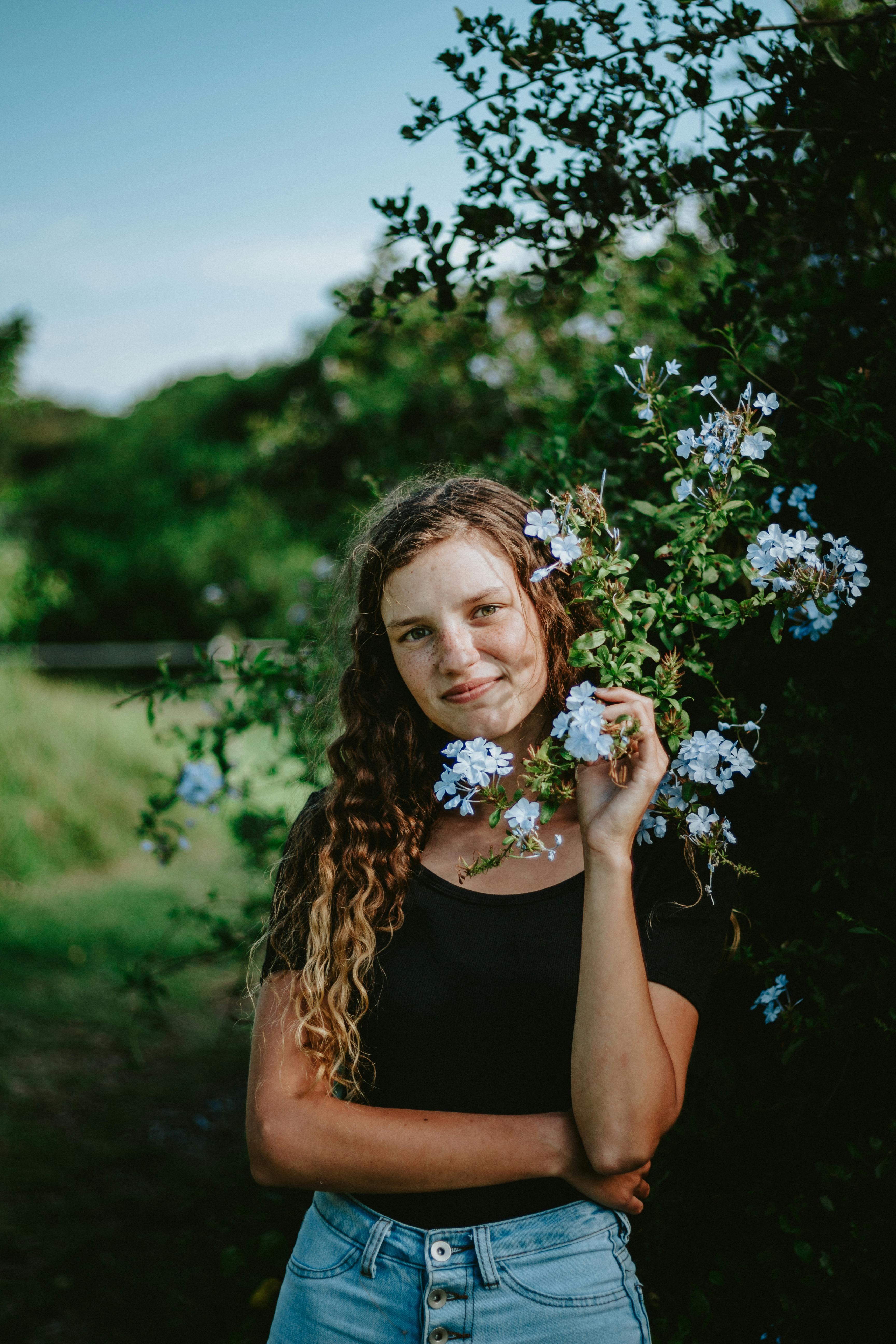 Big Bush Women Photos, Download The BEST Free Big Bush Women Stock ...