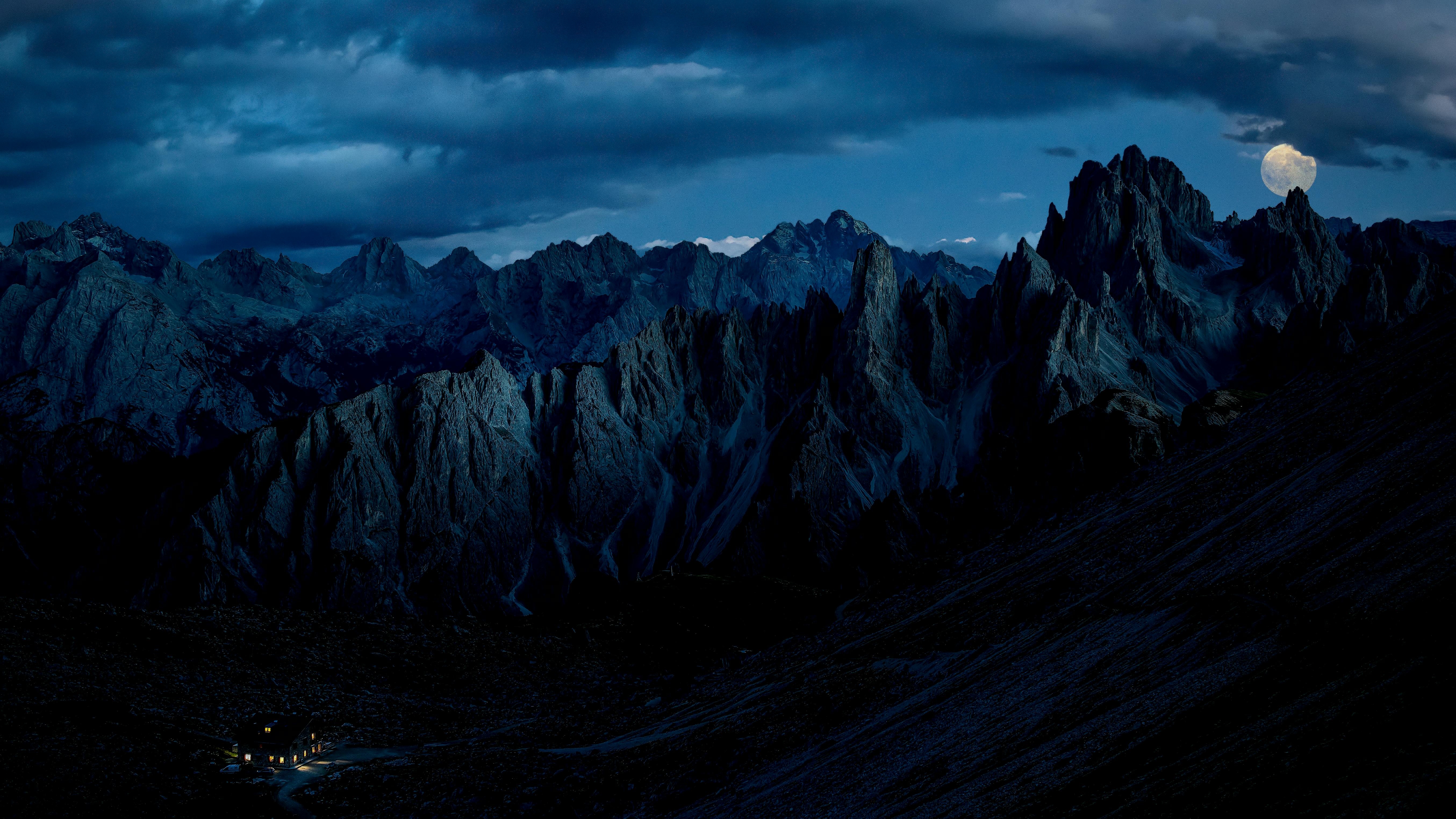 Small House in a Valley in Mountains · Free Stock Photo