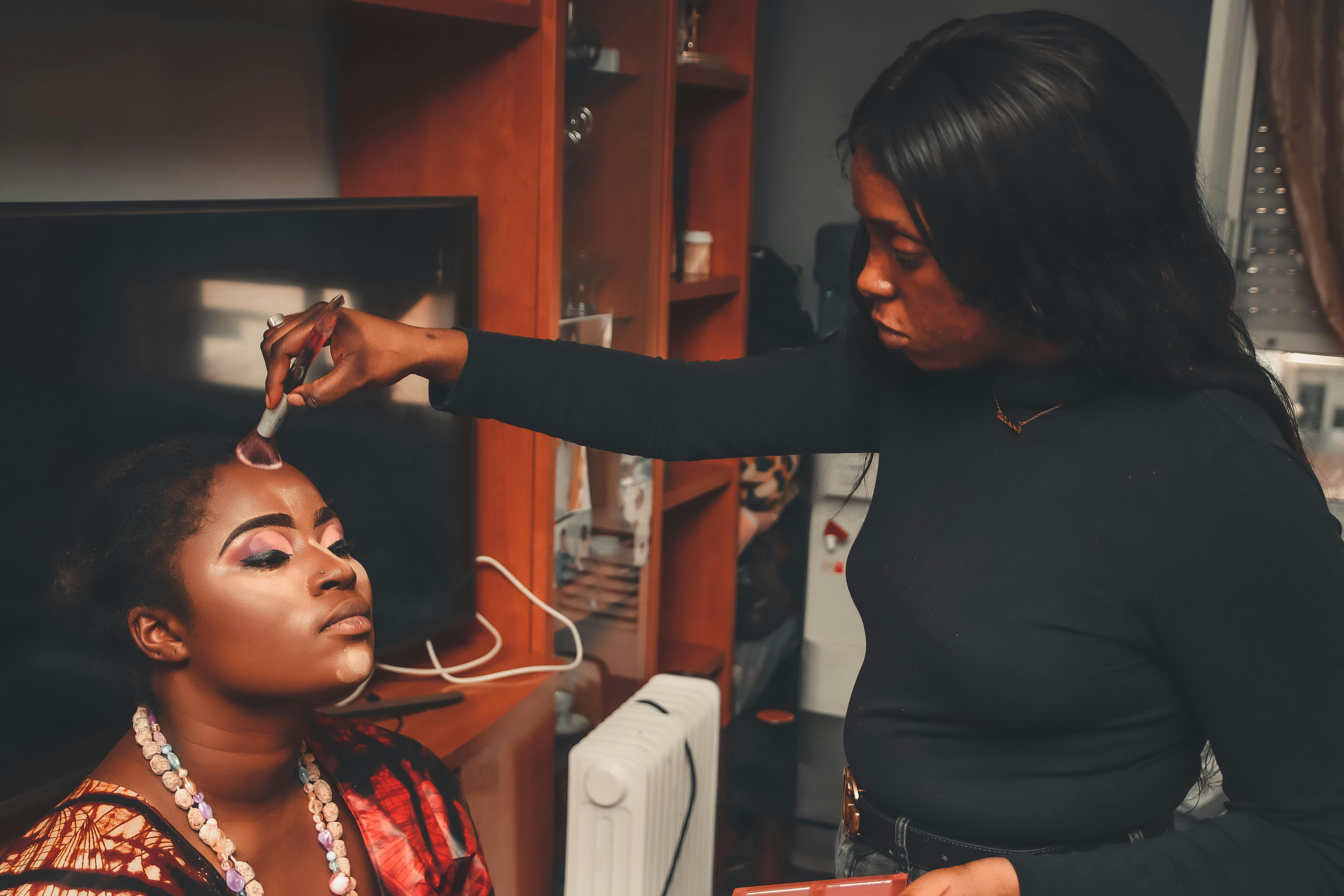 31,630+ Best Free Makeup artist Stock Photos & Images · 100% Royalty ...