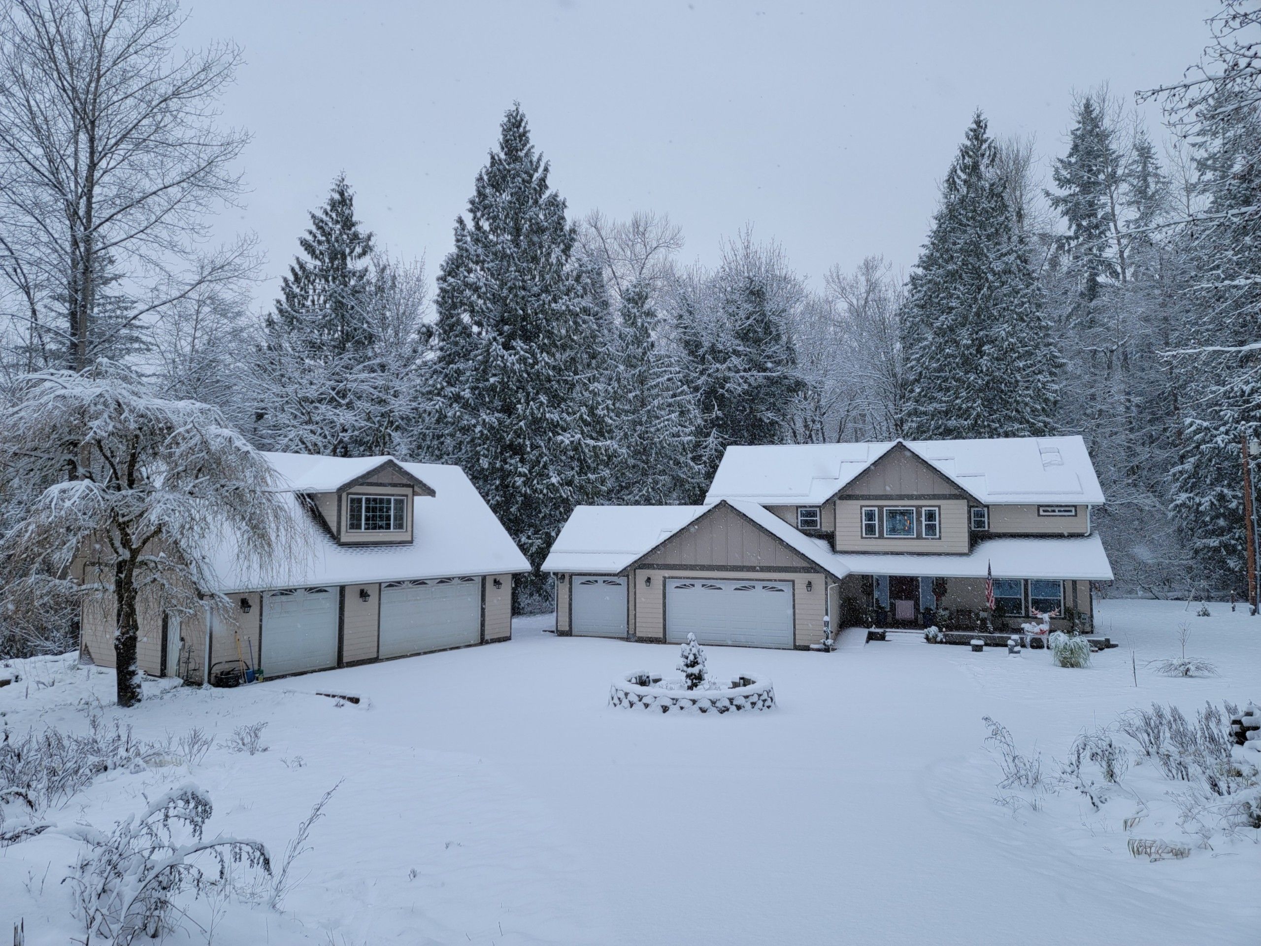 White a\And Brown House Covered With Snow · Free Stock Photo