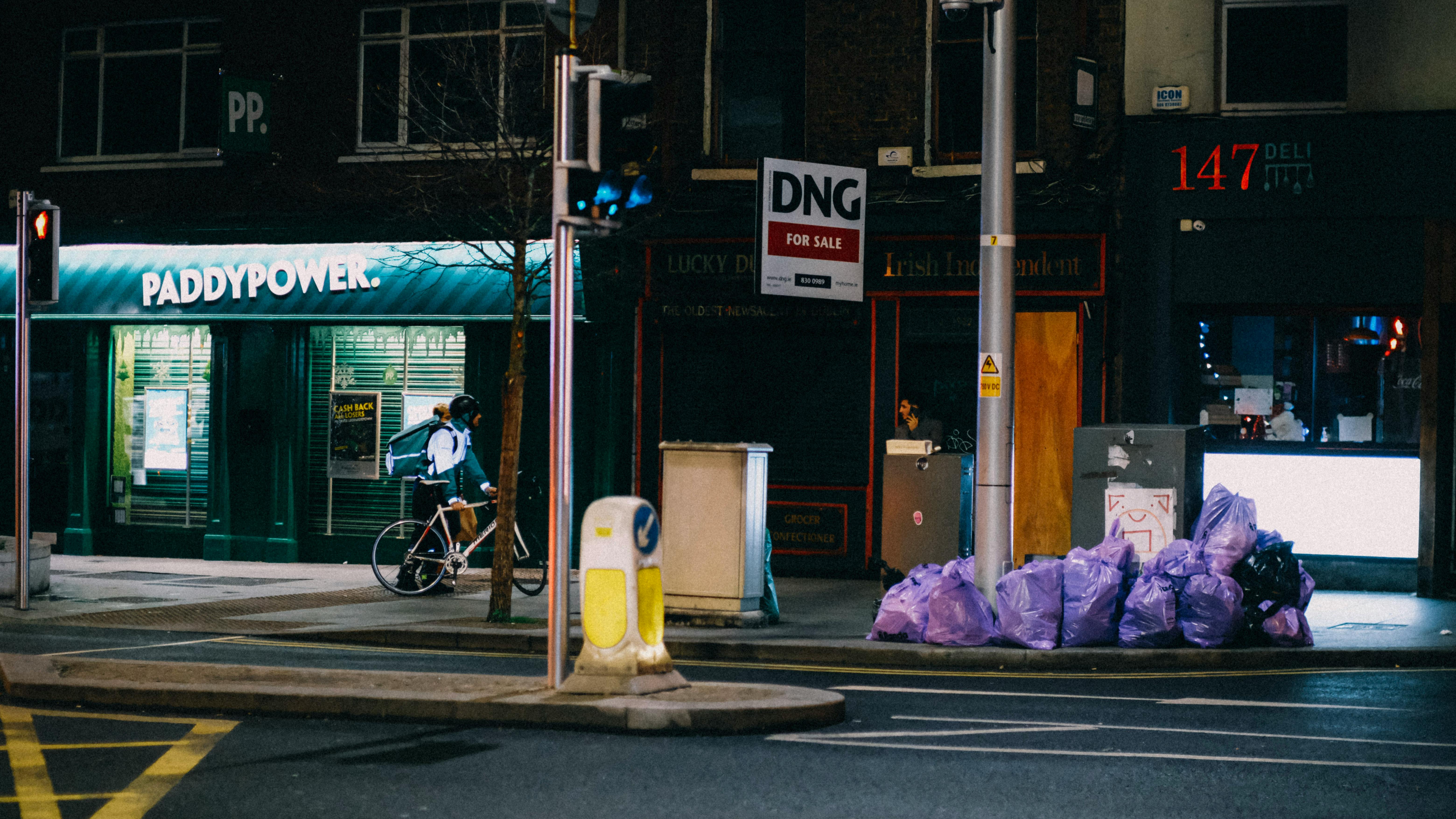 Store Trash Photos, Download The BEST Free Store Trash Stock Photos ...