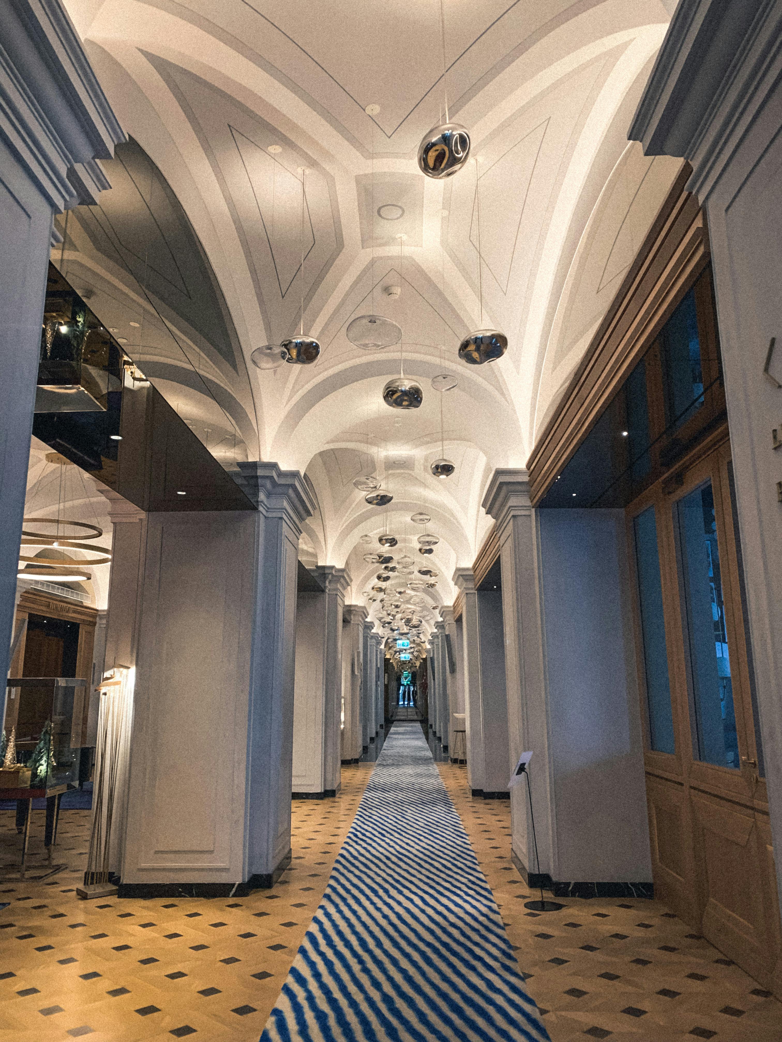 A Hallway in a Building · Free Stock Photo