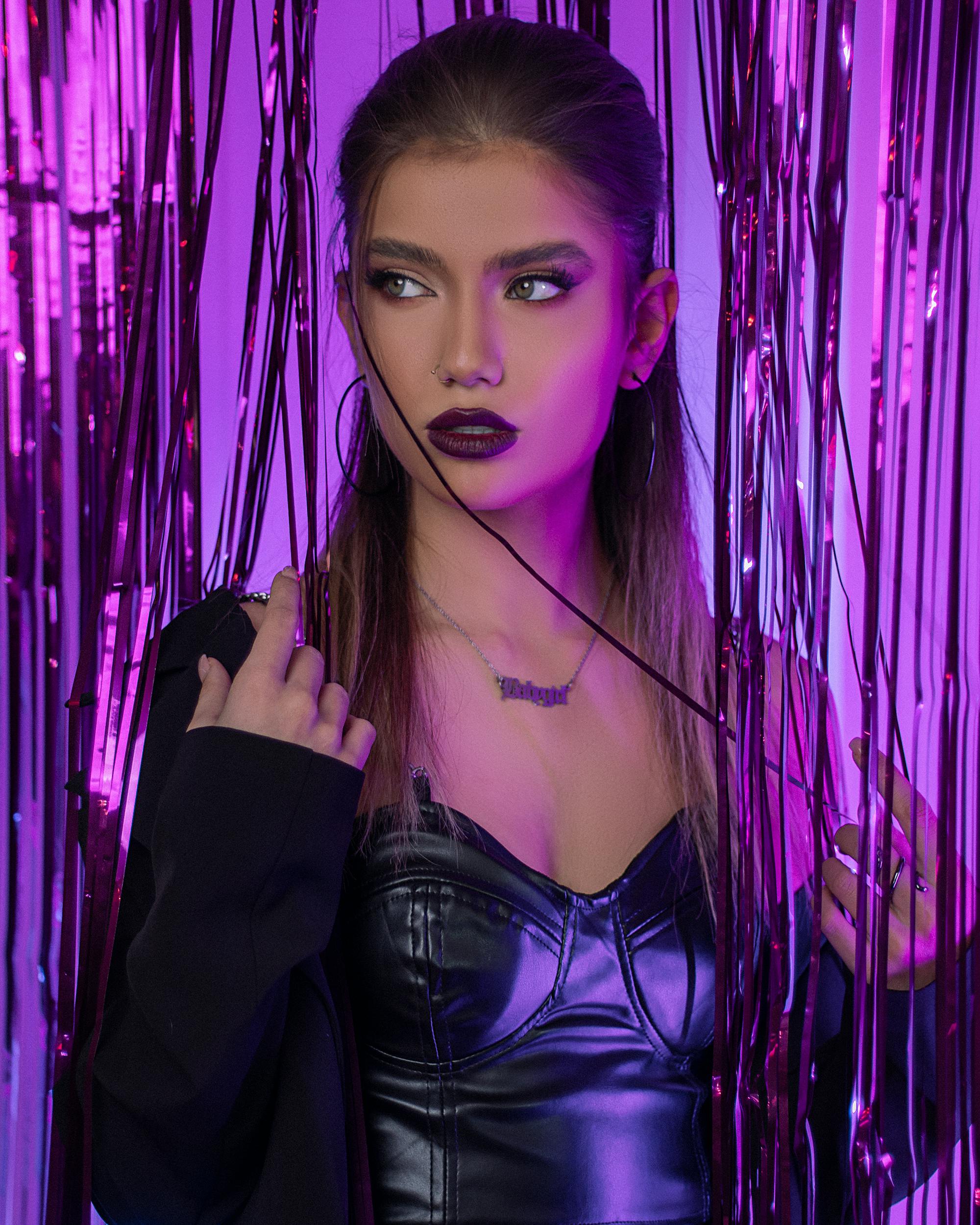 Tops Women Model Photos, Download Free Tops Women Model Stock Photos ...