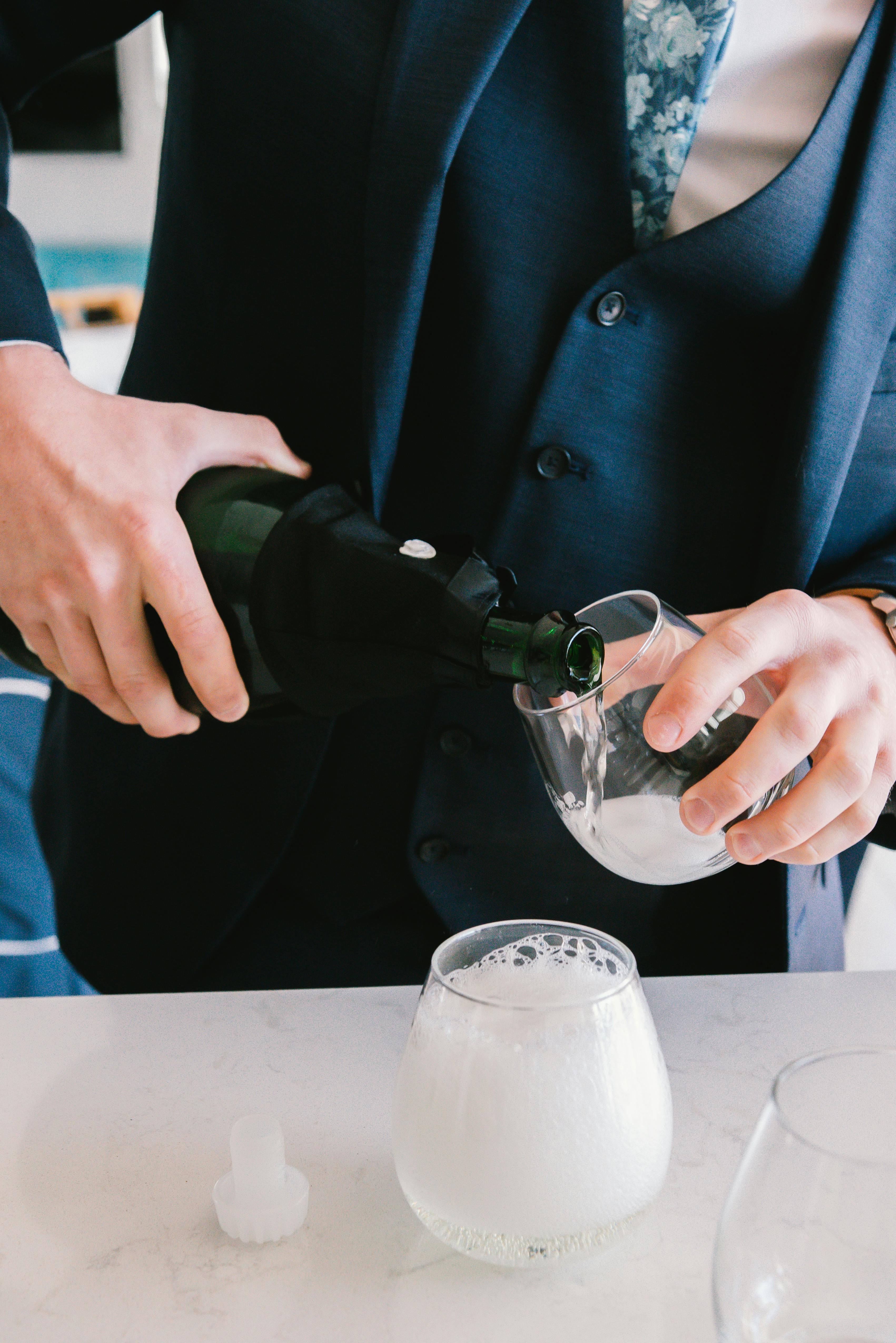 Pouring Drinks · Free Stock Photo