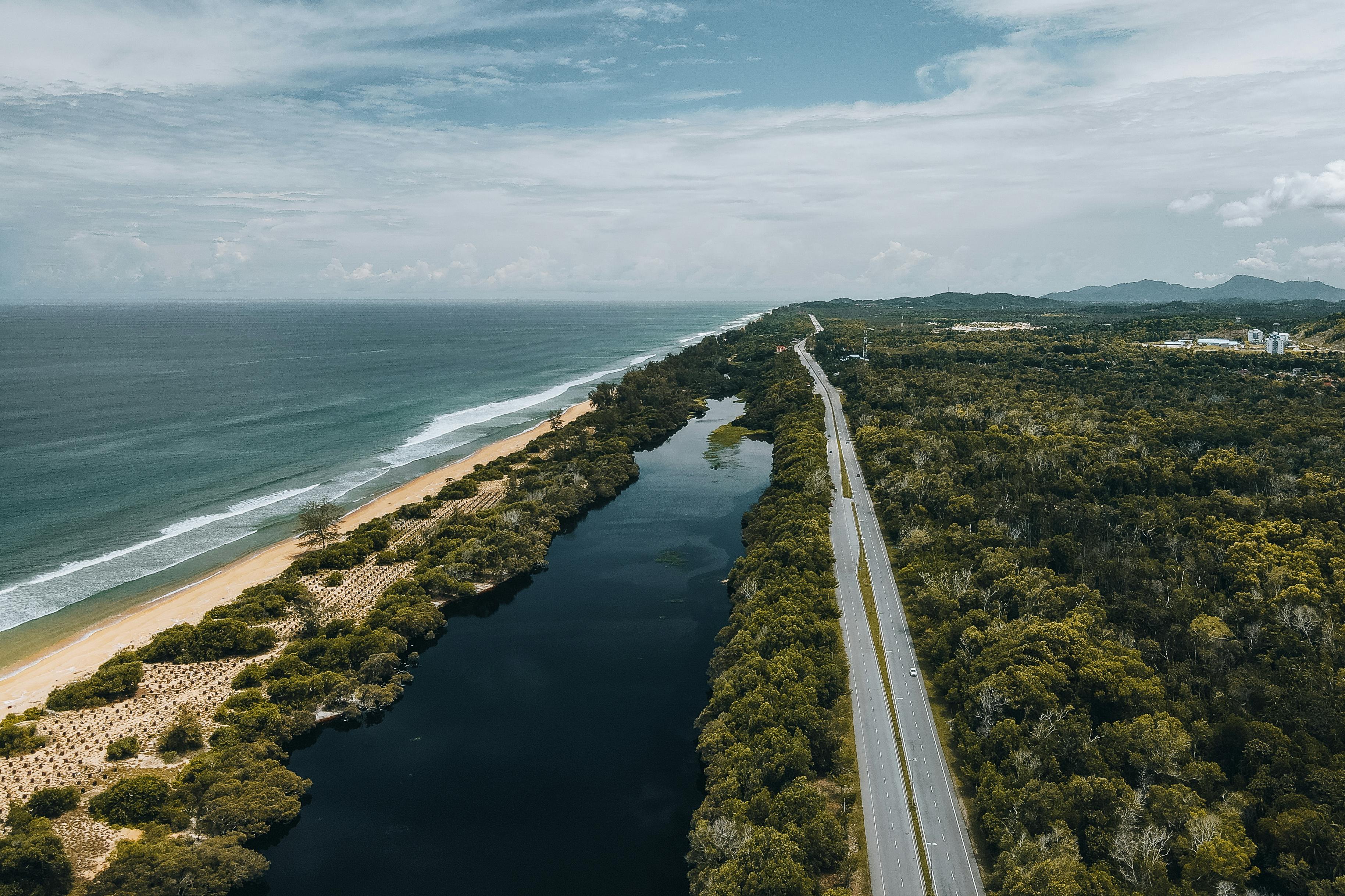Ocean and Highway on the Shore · Free Stock Photo