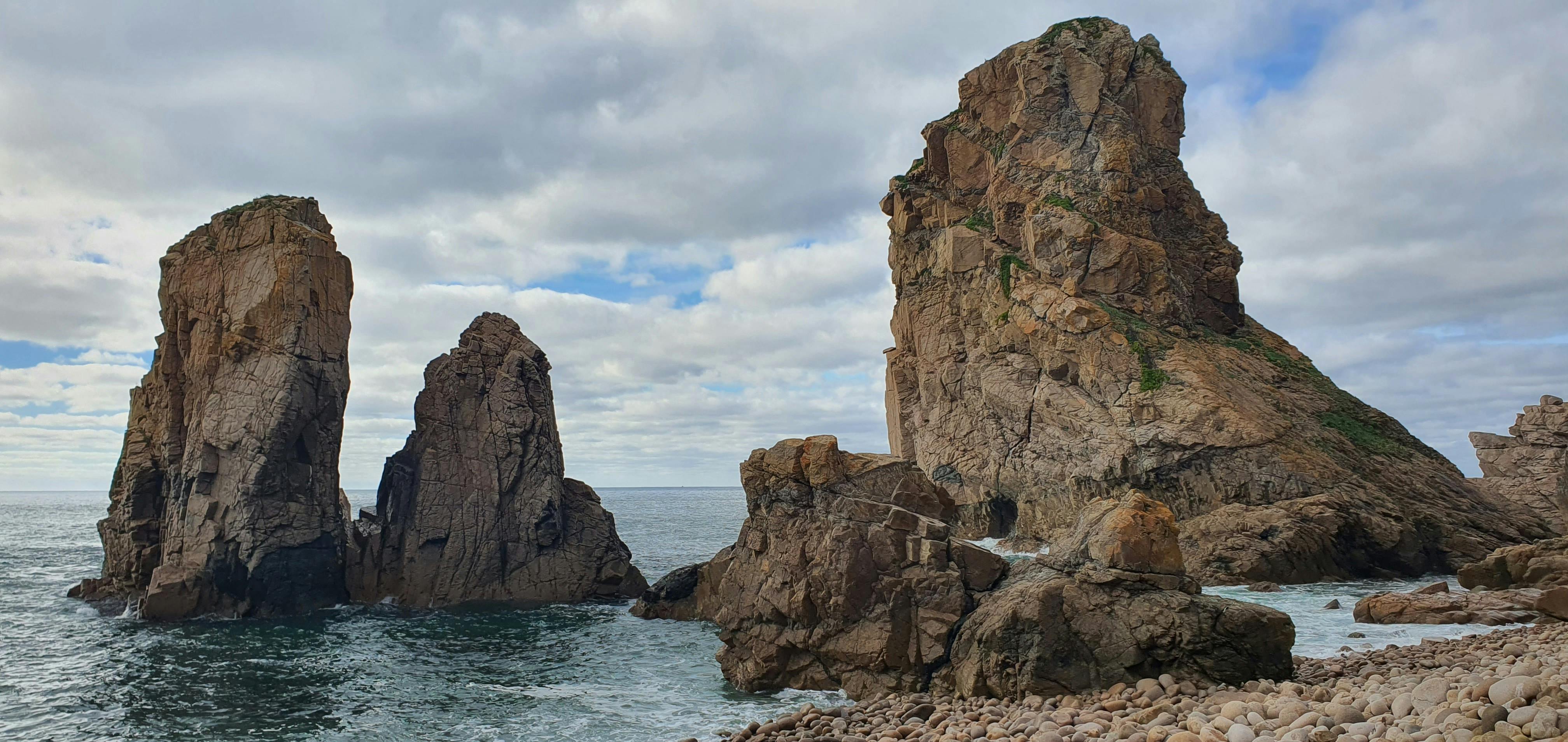 Rock Formations on the Beach · Free Stock Photo