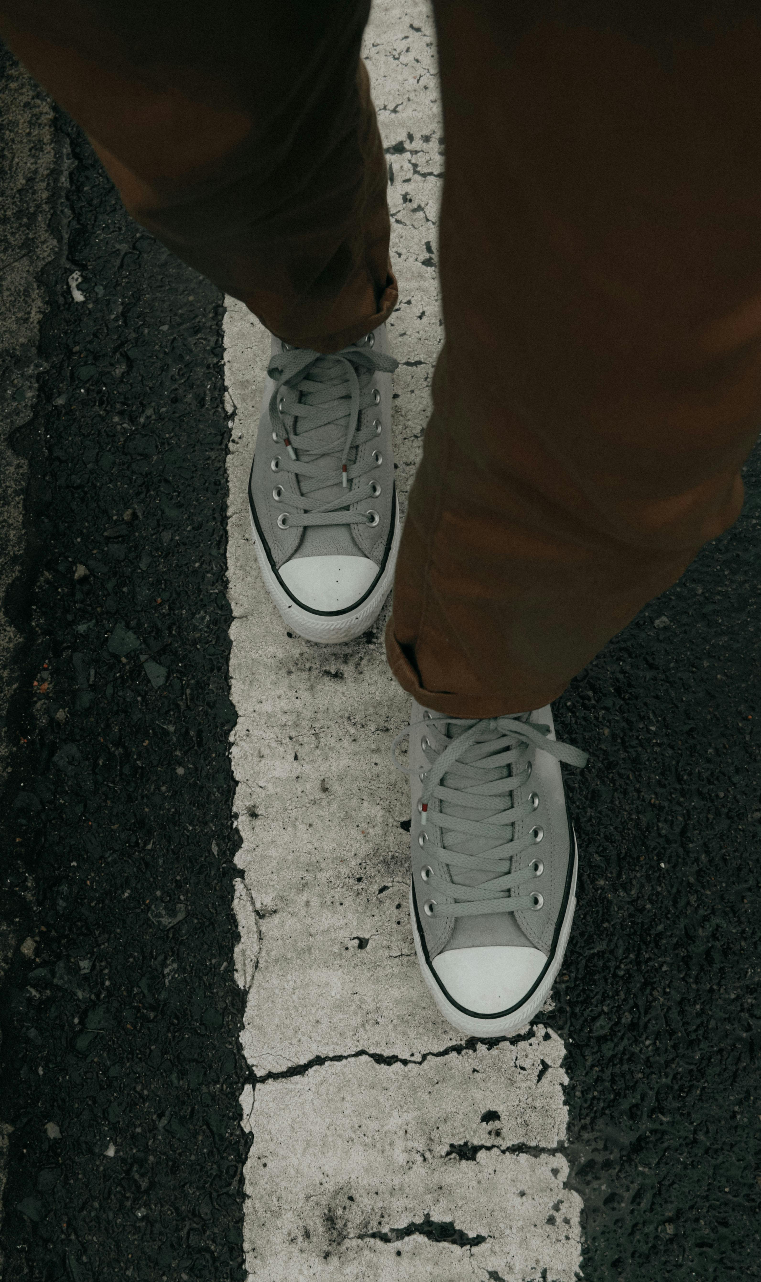 Image Details of chucks forefeet on foot