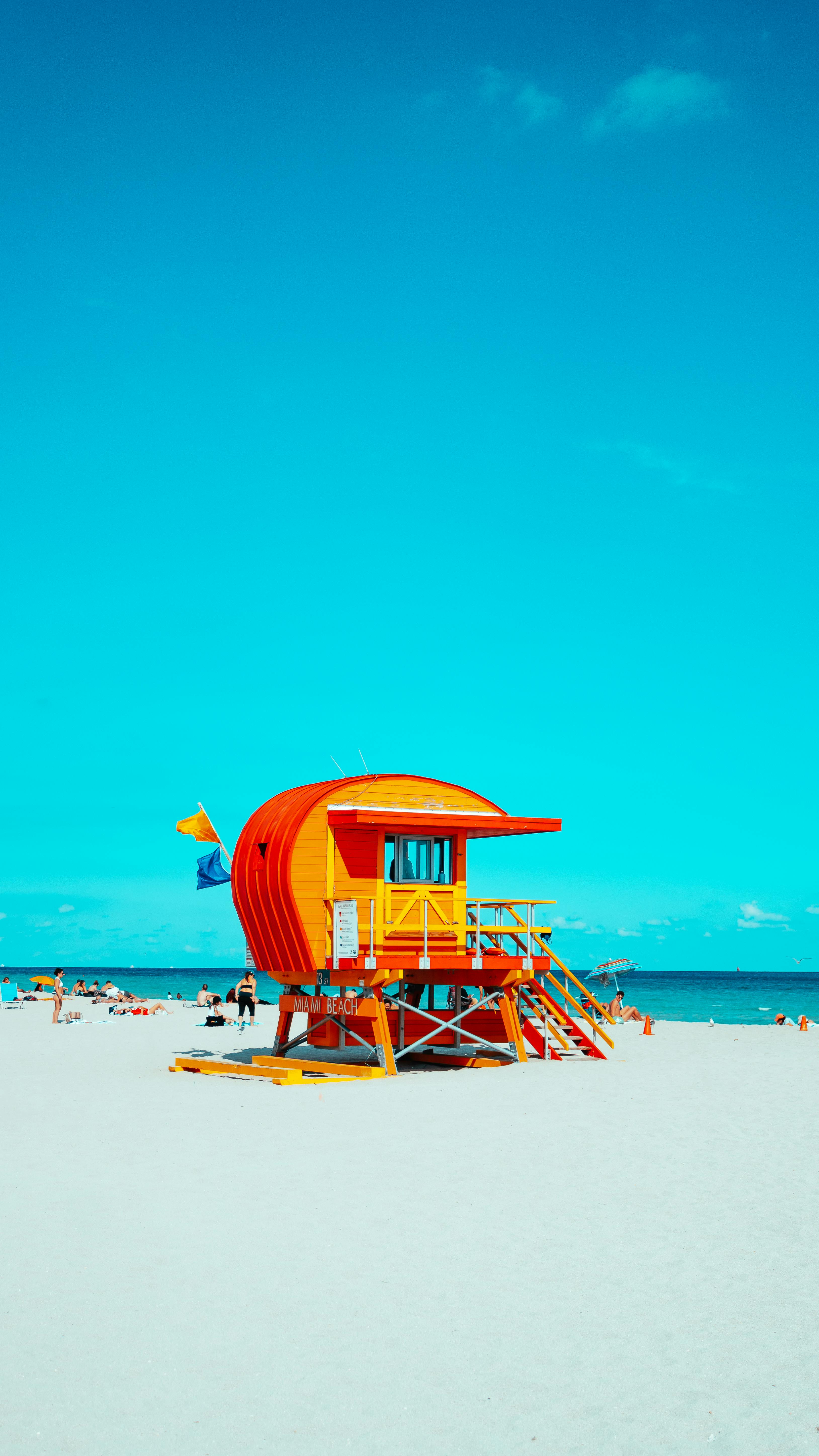 Lifeguard Post on Beach · Free Stock Photo