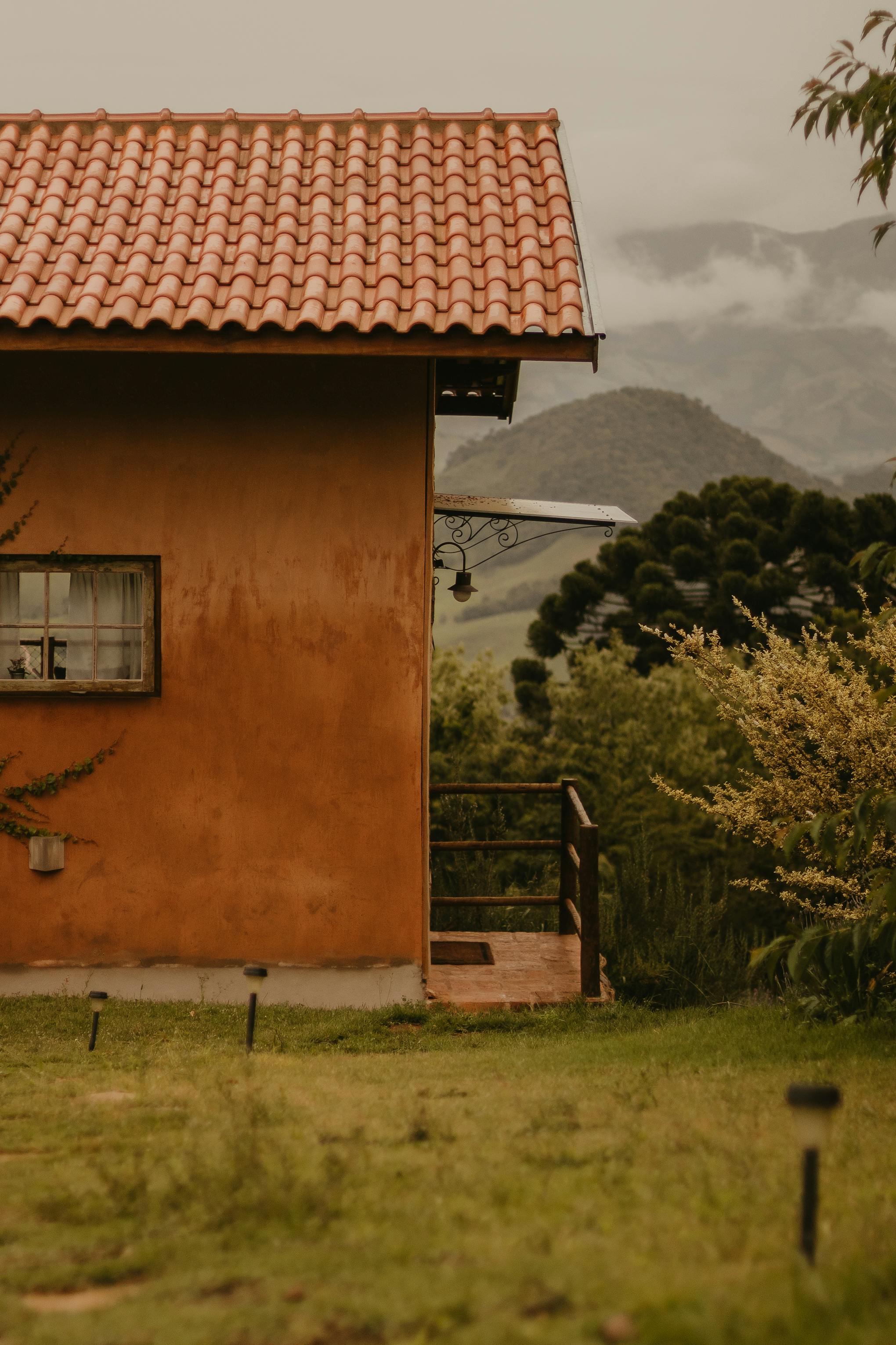 House in Rural Area · Free Stock Photo