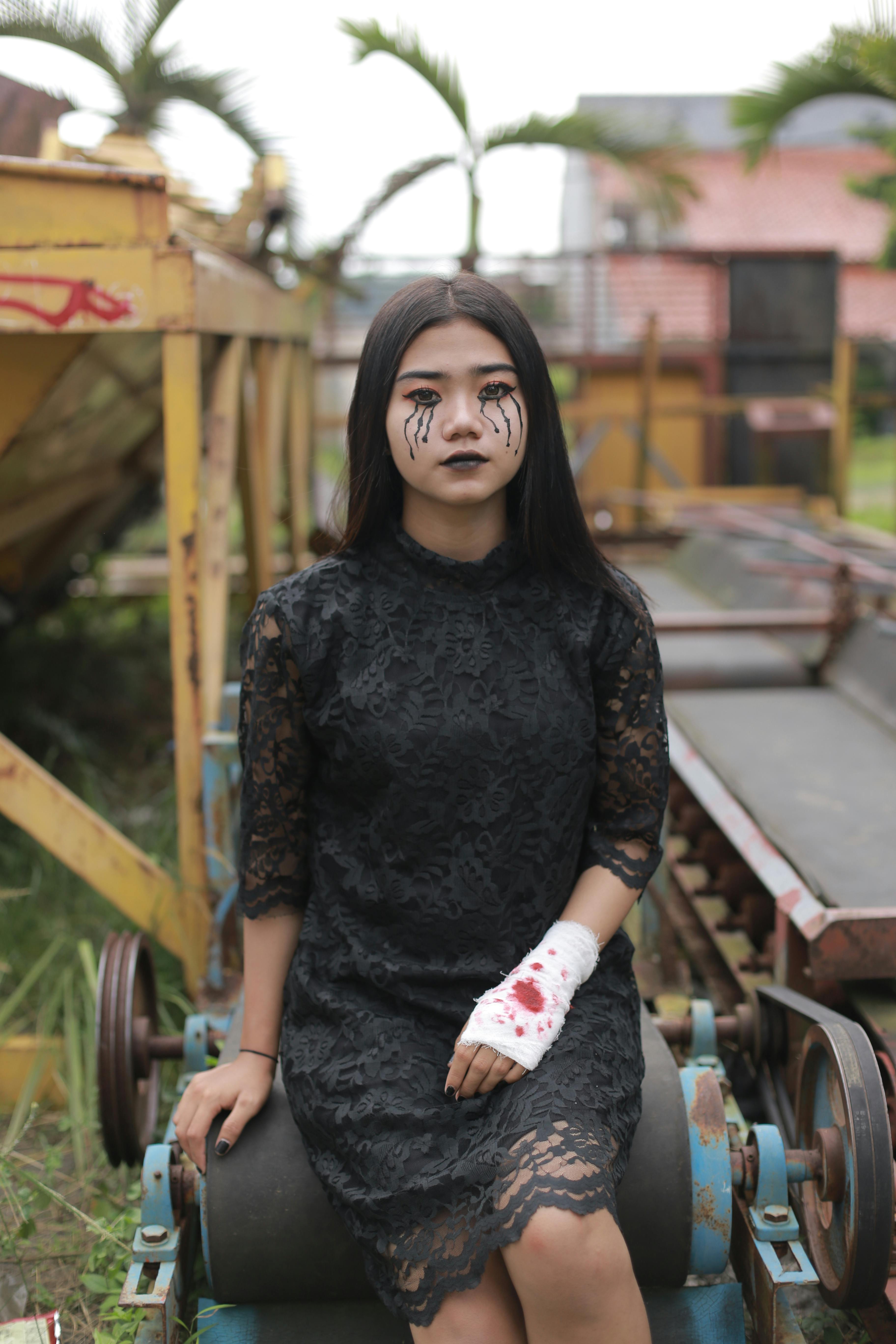 Makeup With Black Lace Dress | Saubhaya Makeup