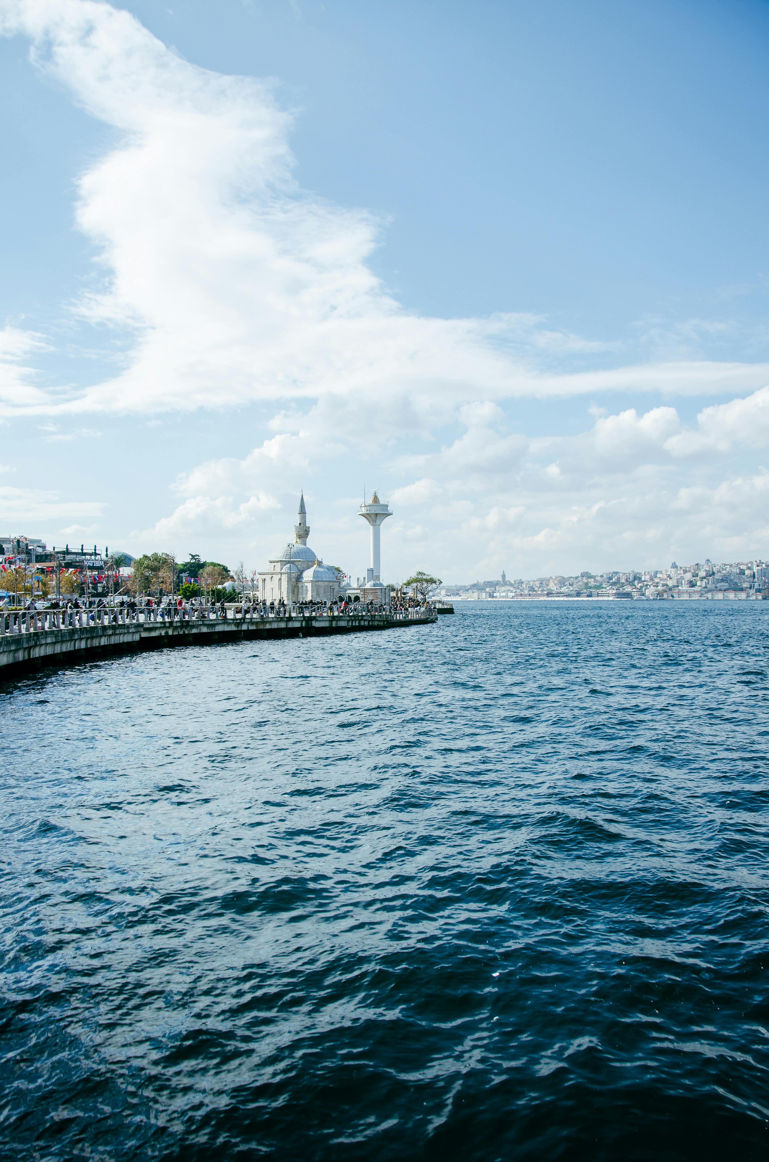 Overcast over Power Lines over Sea in Istanbul · Free Stock Photo