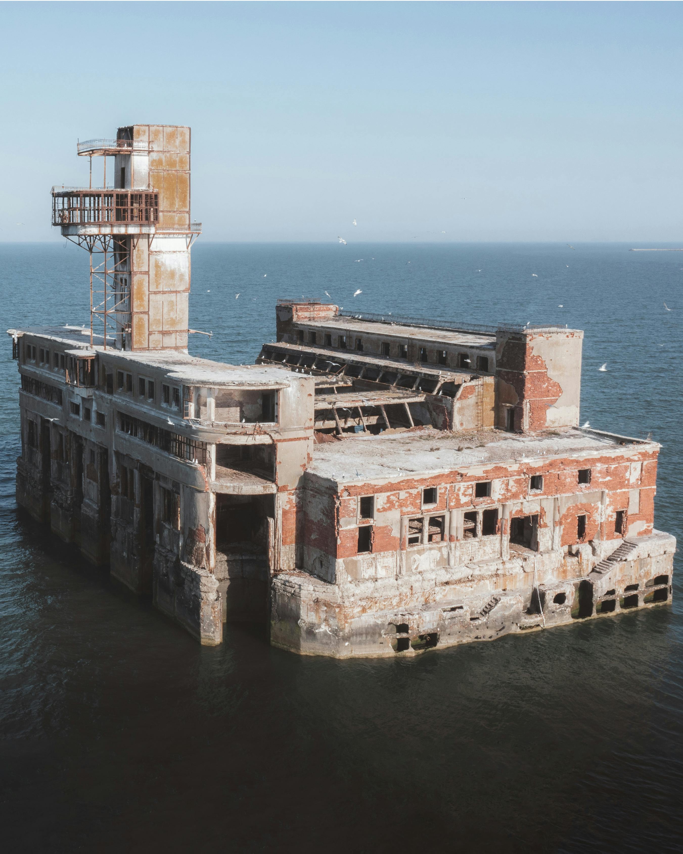 Ruined Building on Sea · Free Stock Photo
