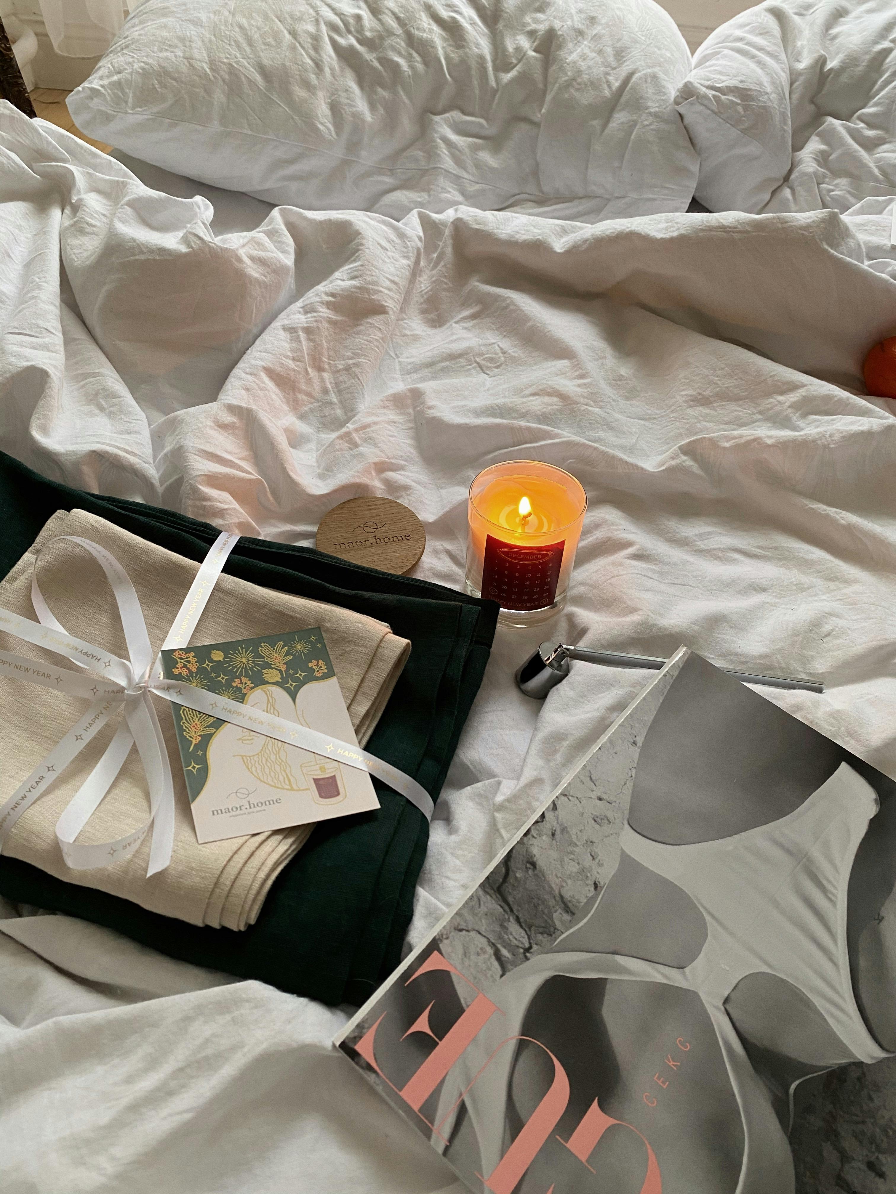 Bed Covers Folded Photos, Download The BEST Free Bed Covers Folded ...