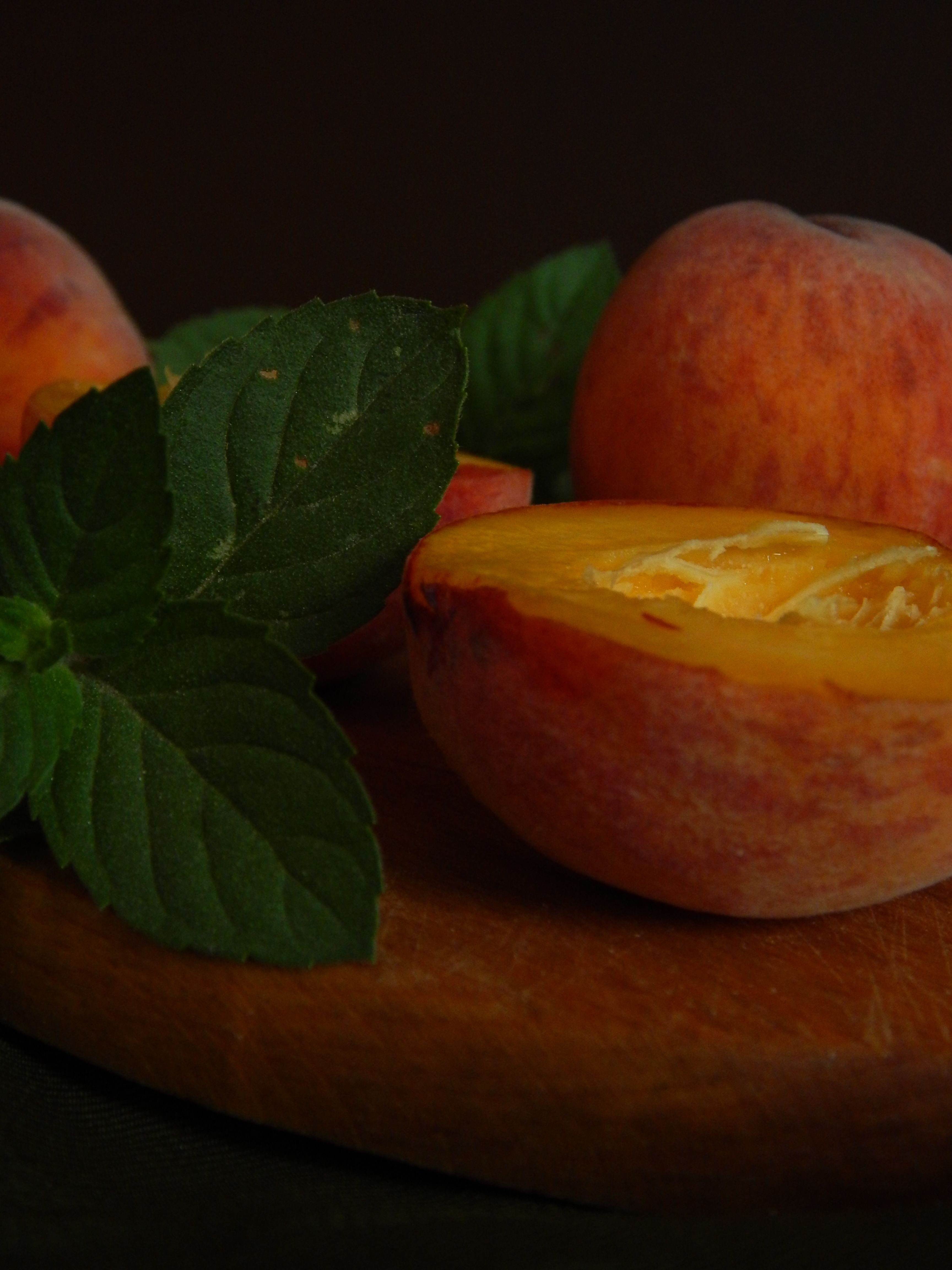 A Close-Up Shot of Sliced Peaches · Free Stock Photo