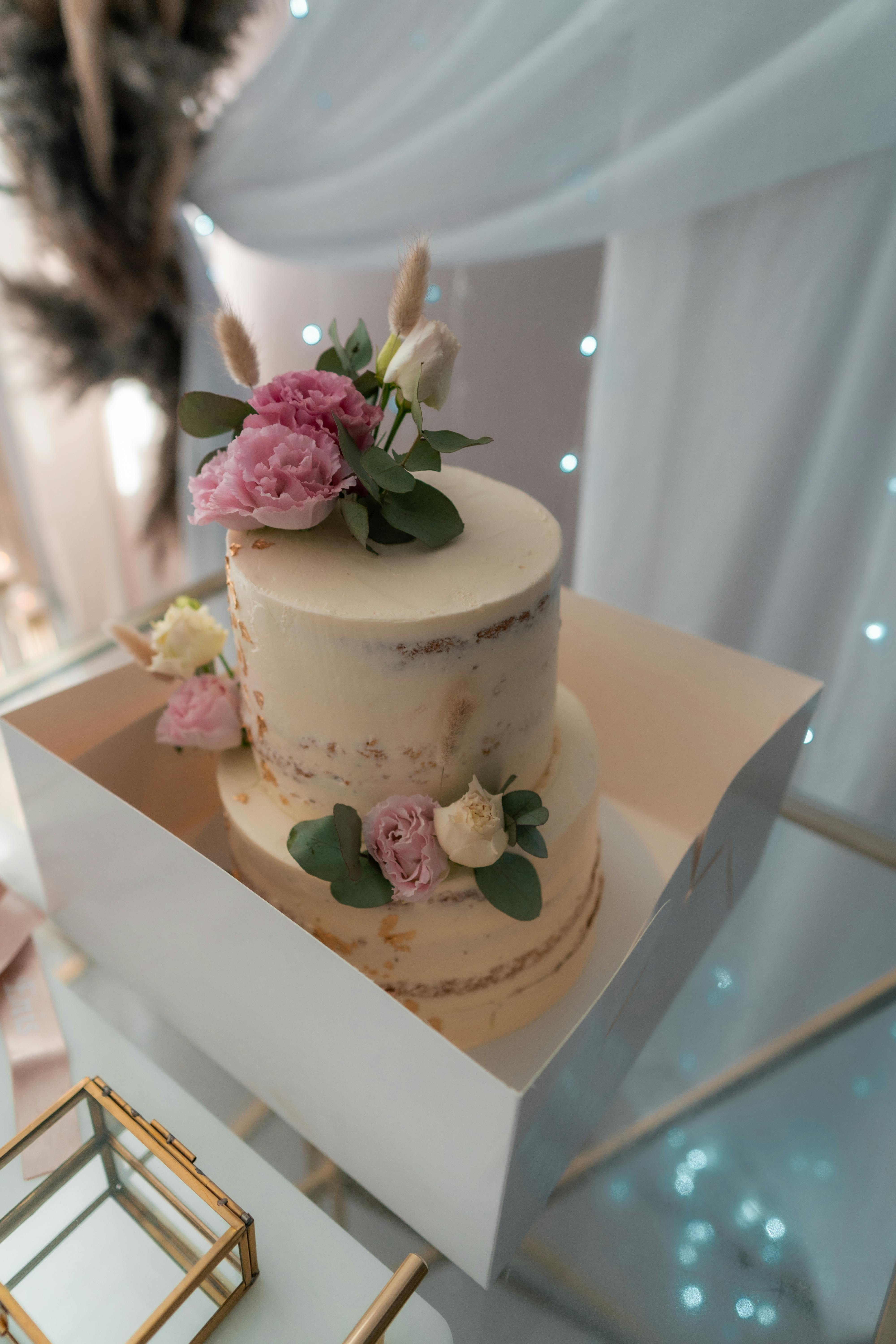 Close-Up Shot of Two-Tier Cake in the Box · Free Stock Photo