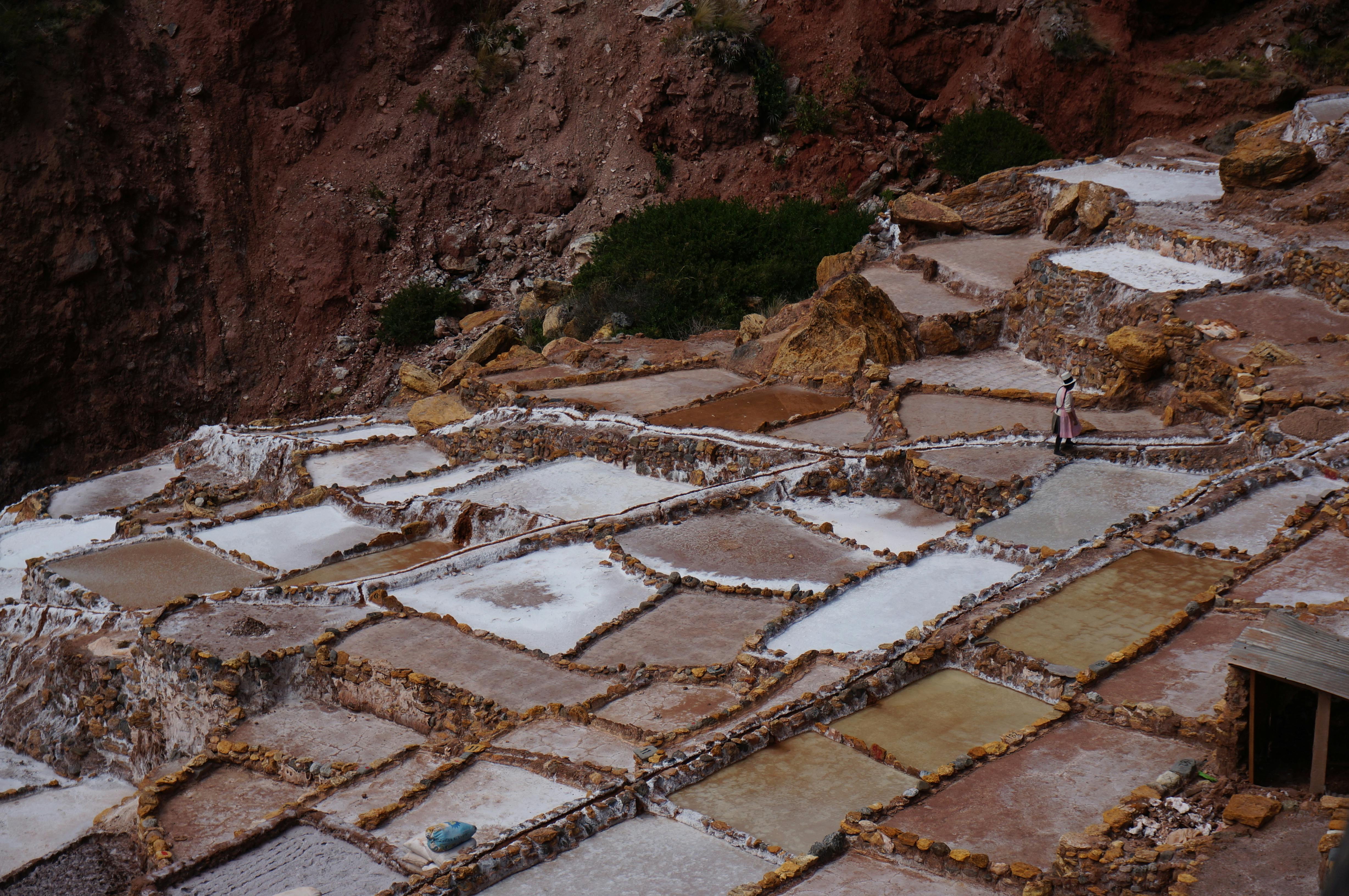 Stalactites Sur Les Murs De La Mine De Sel En Roumanie · Photo gratuite