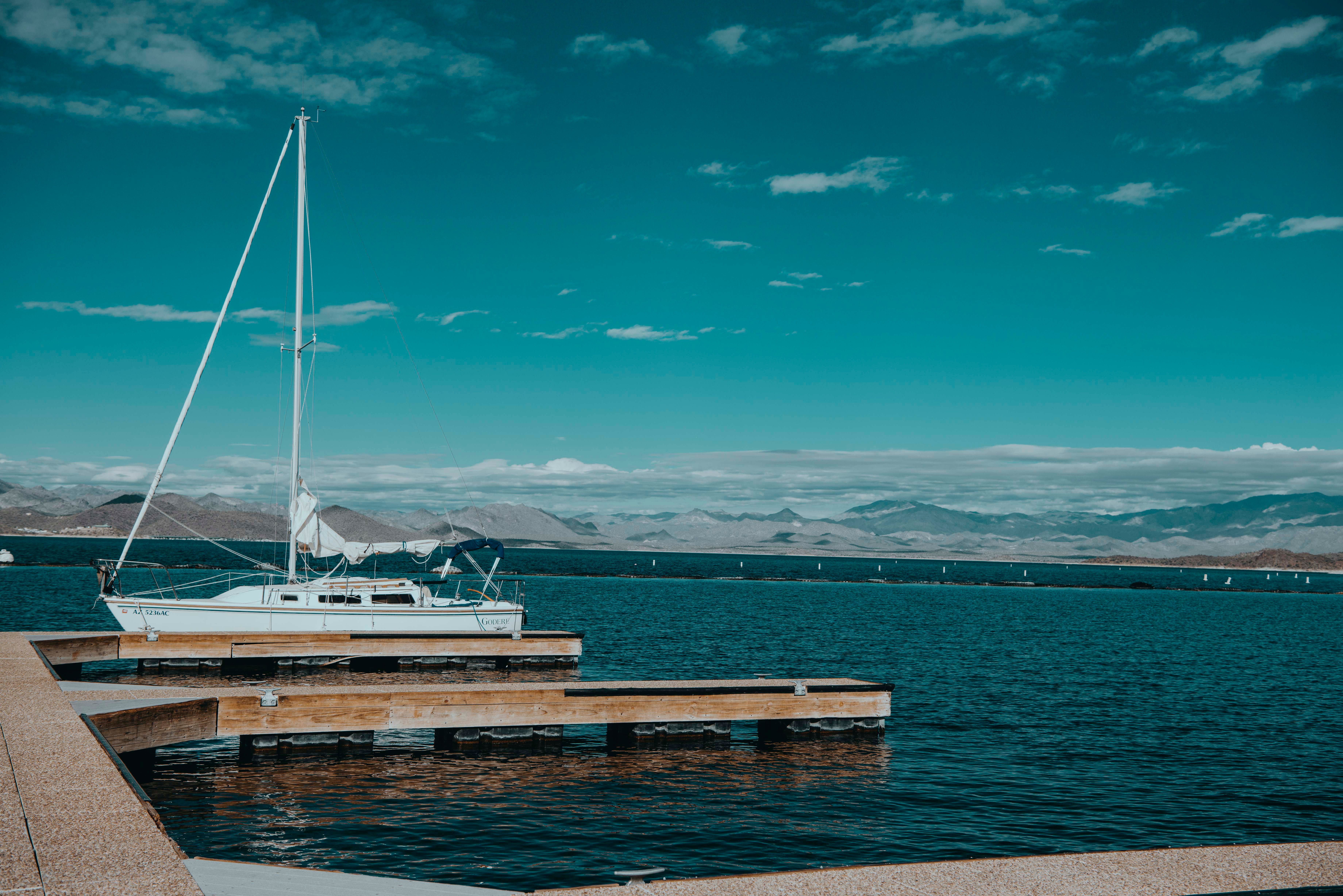 White Boat on Sea · Free Stock Photo
