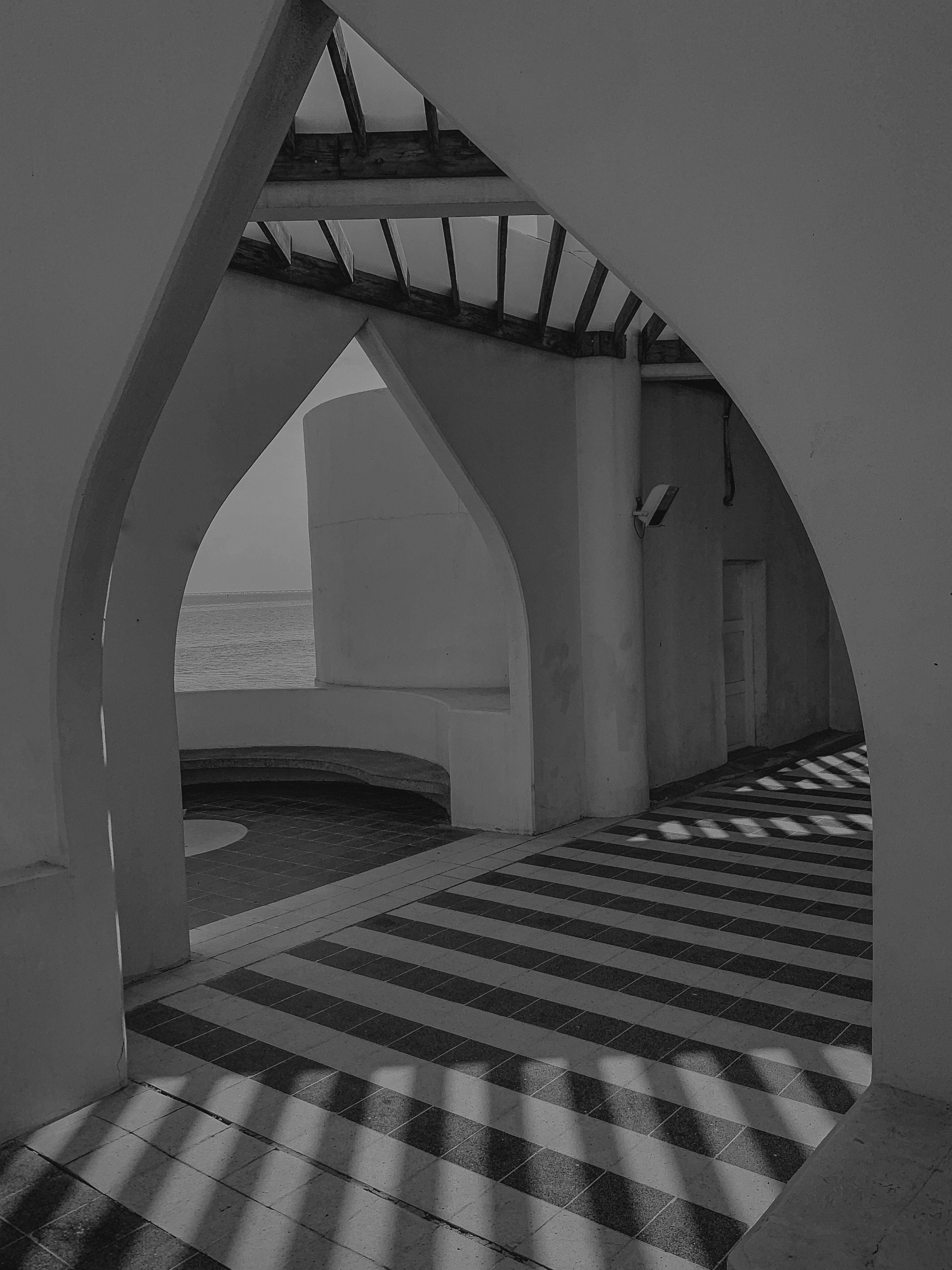 Grayscale Photo of a Concrete Structure · Free Stock Photo