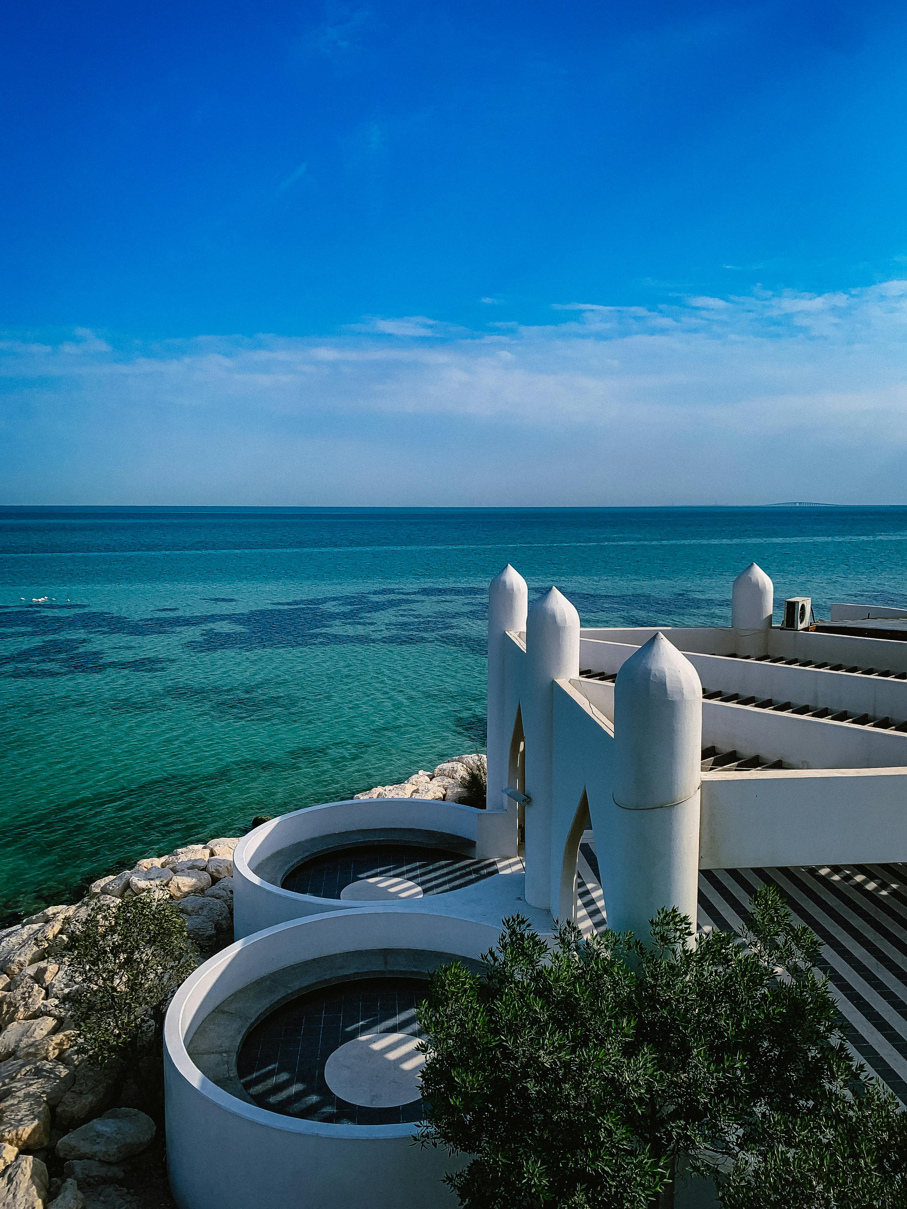 Building on Sea Shore · Free Stock Photo