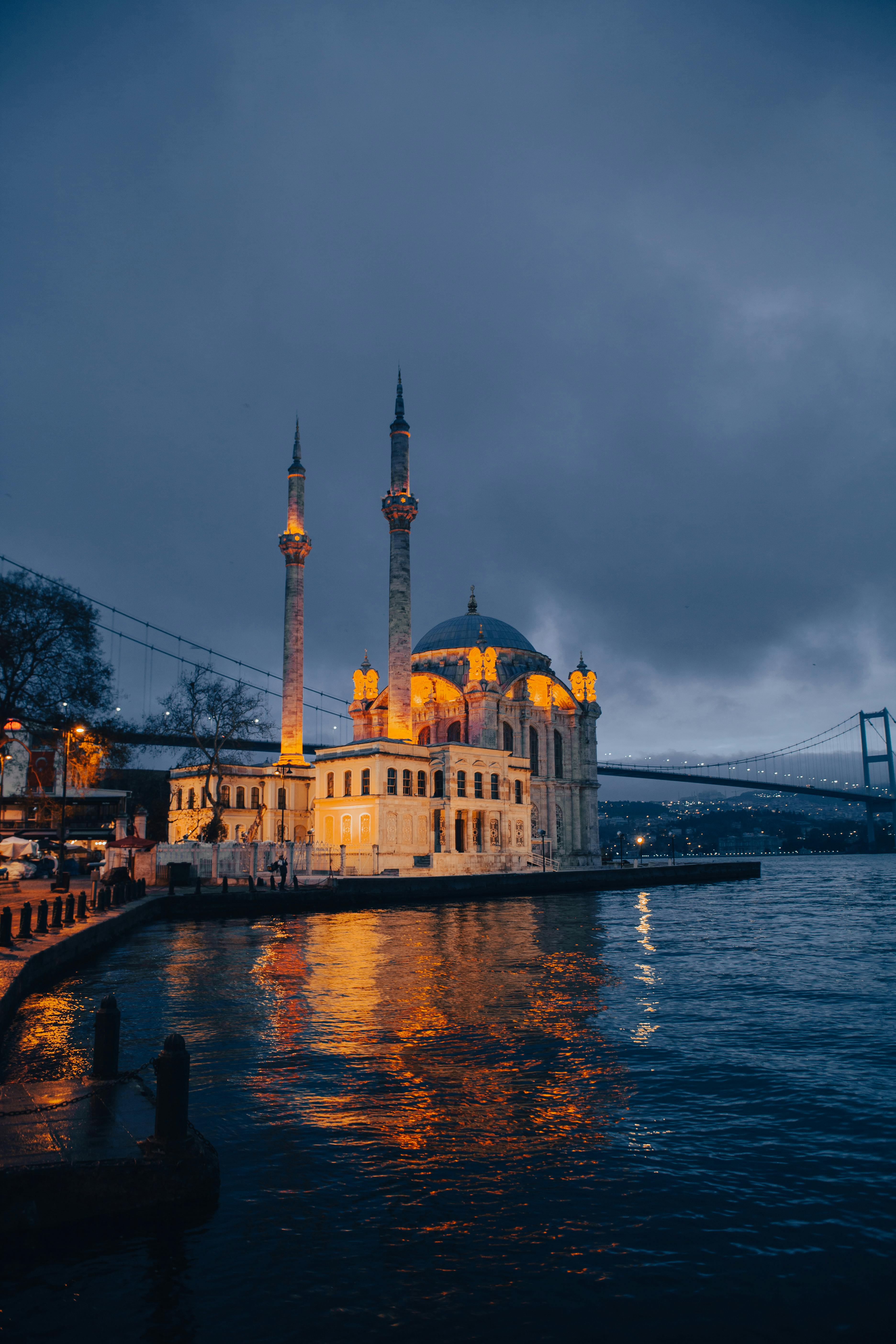 Mosque by the Riverside under Gloomy Sky · Free Stock Photo