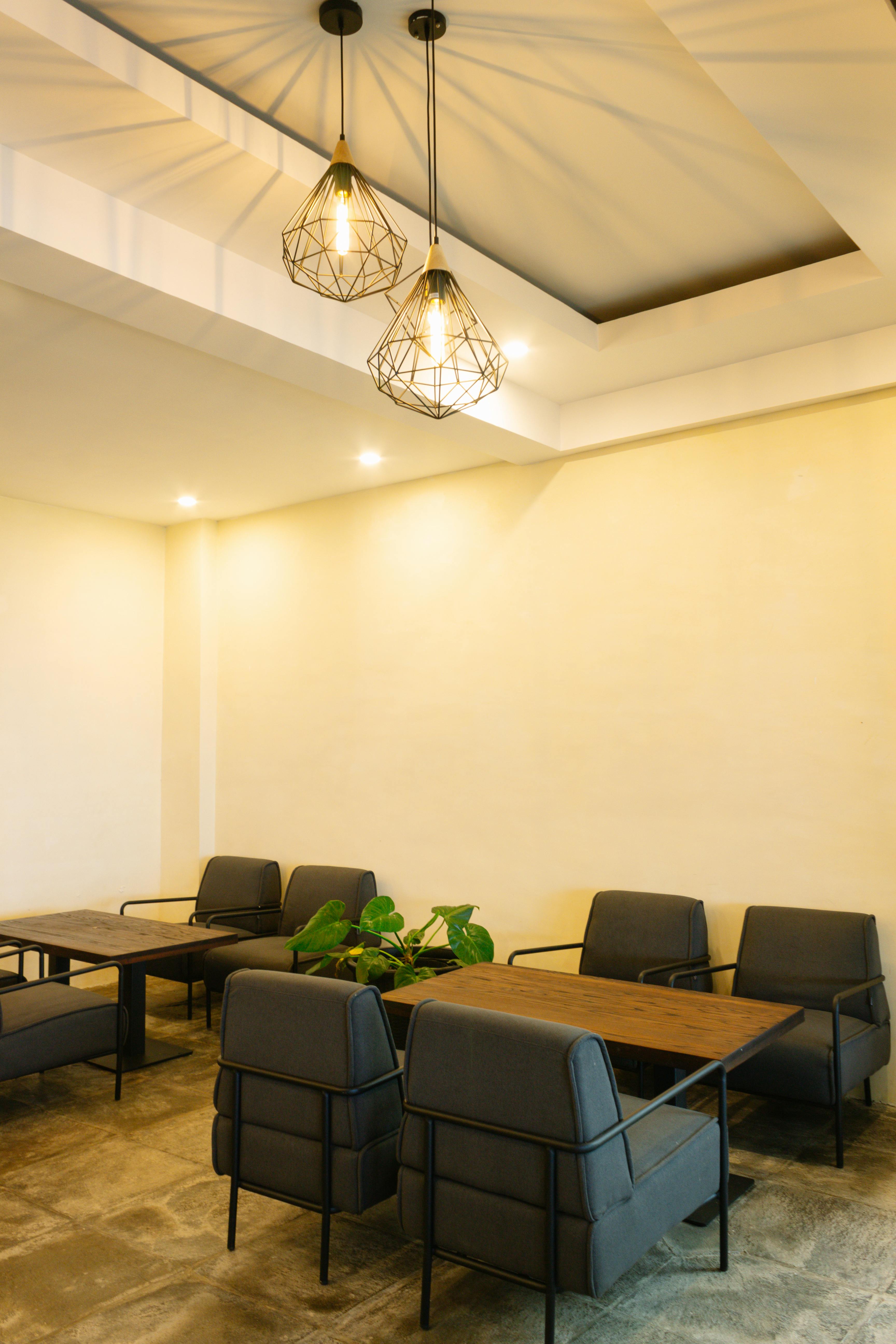 Restaurant Round Table Setting for Four · Free Stock Photo