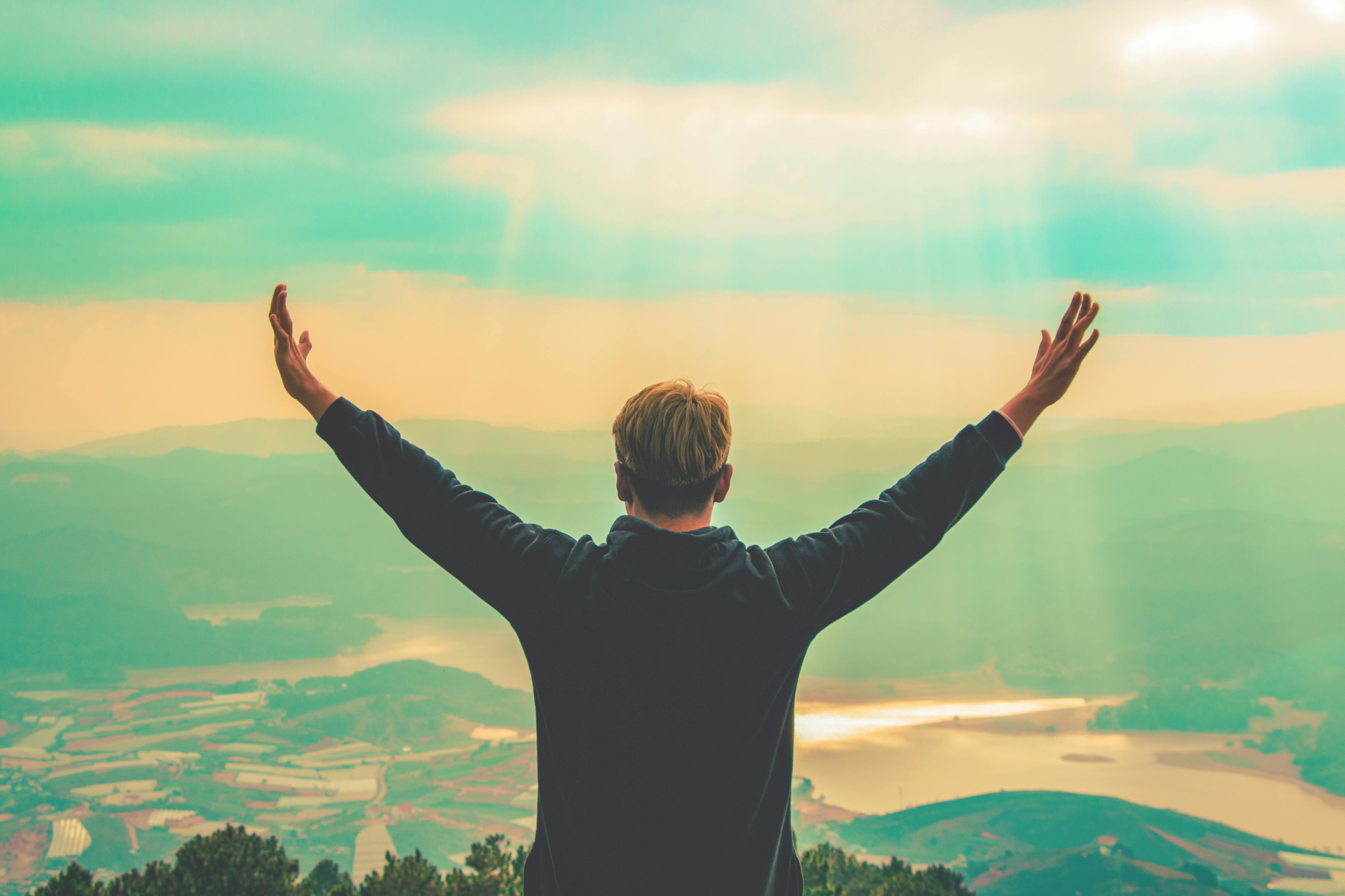 Man Standing on Mountain · Free Stock Photo Man Standing on Mountain · Free Stock Photo