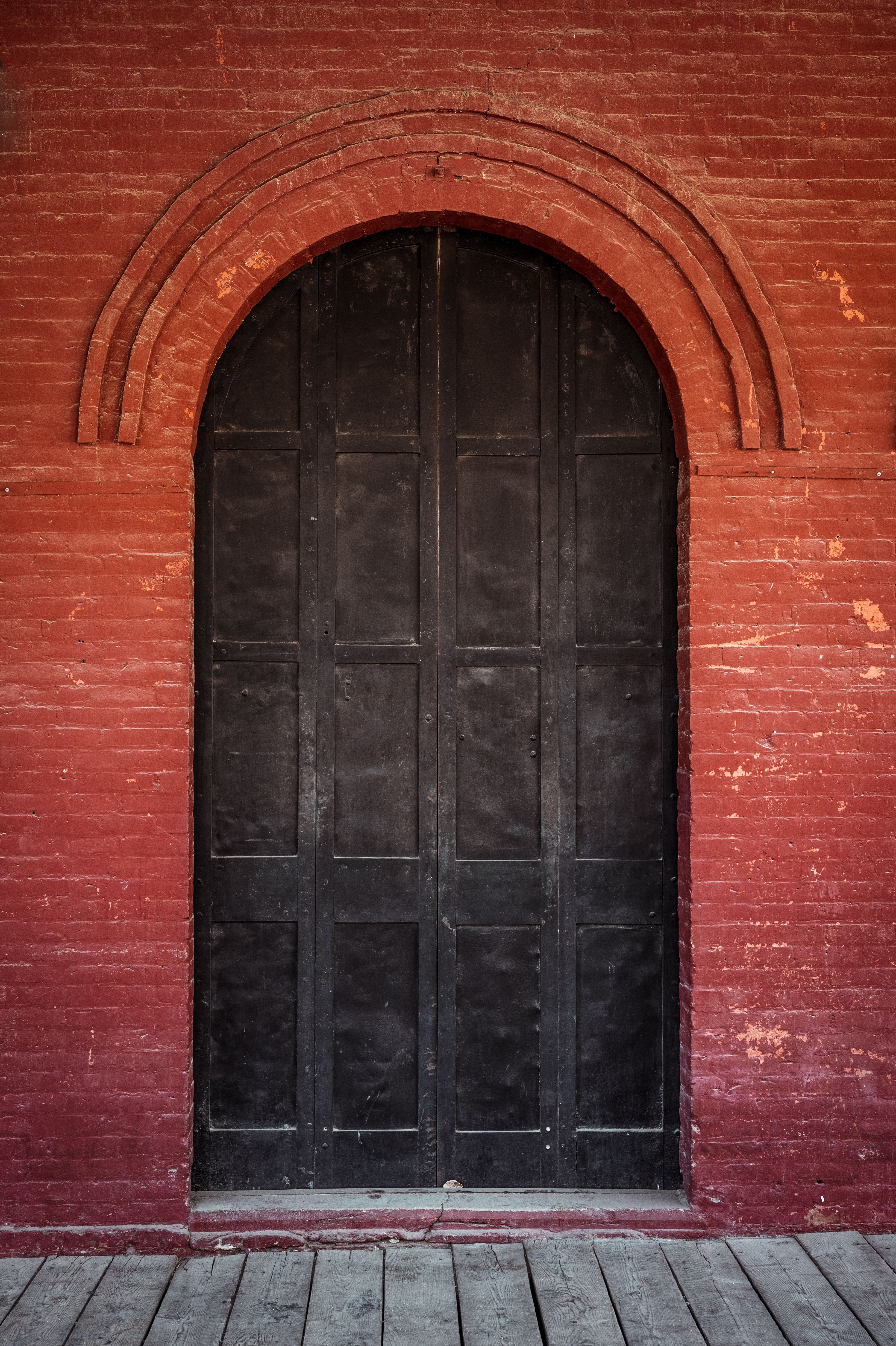 Black Hand Closing Wooden Door Cinematic Vertical Photos, Download The ...