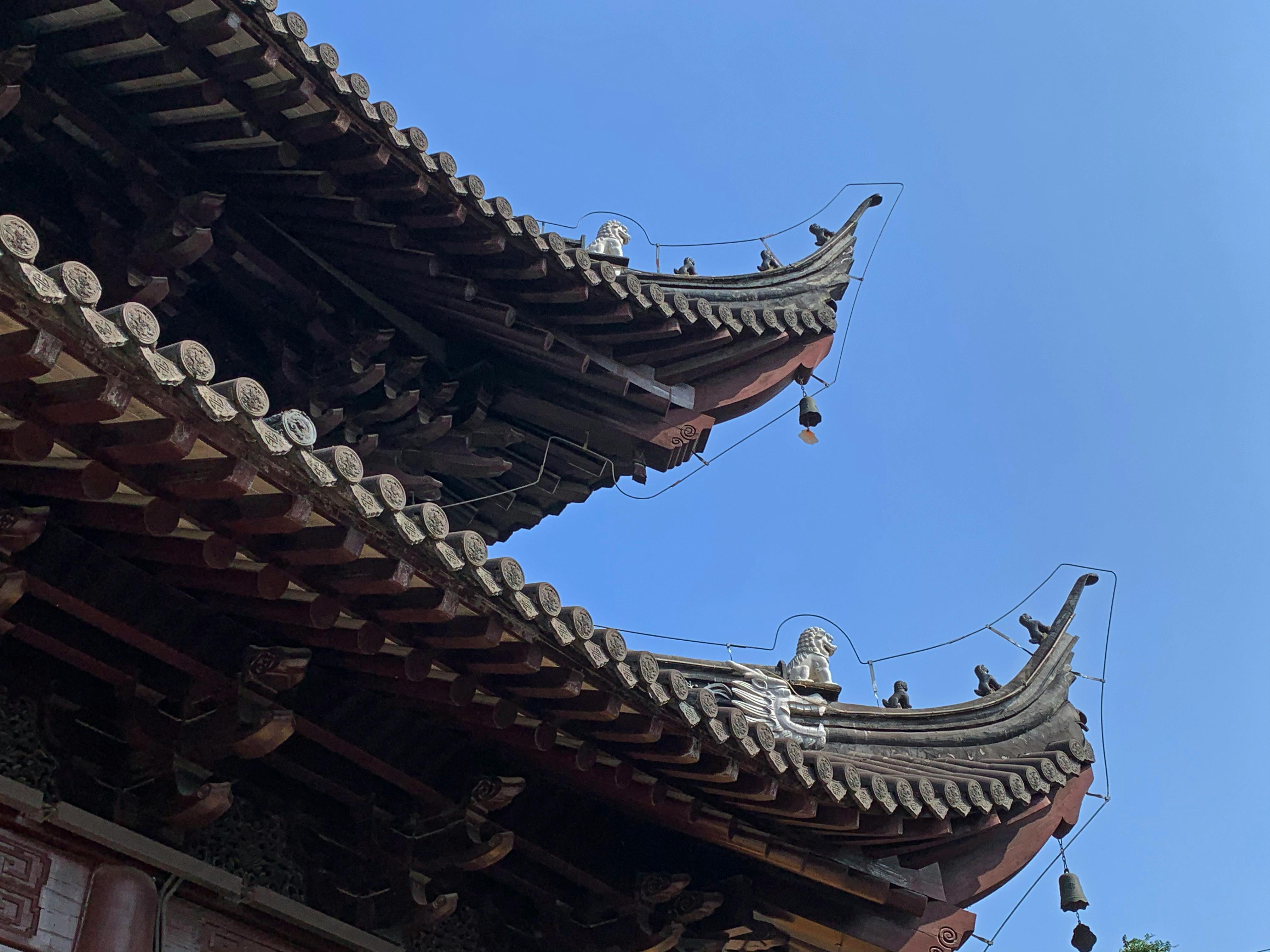 Clear Sky over Temple Corner · Free Stock Photo