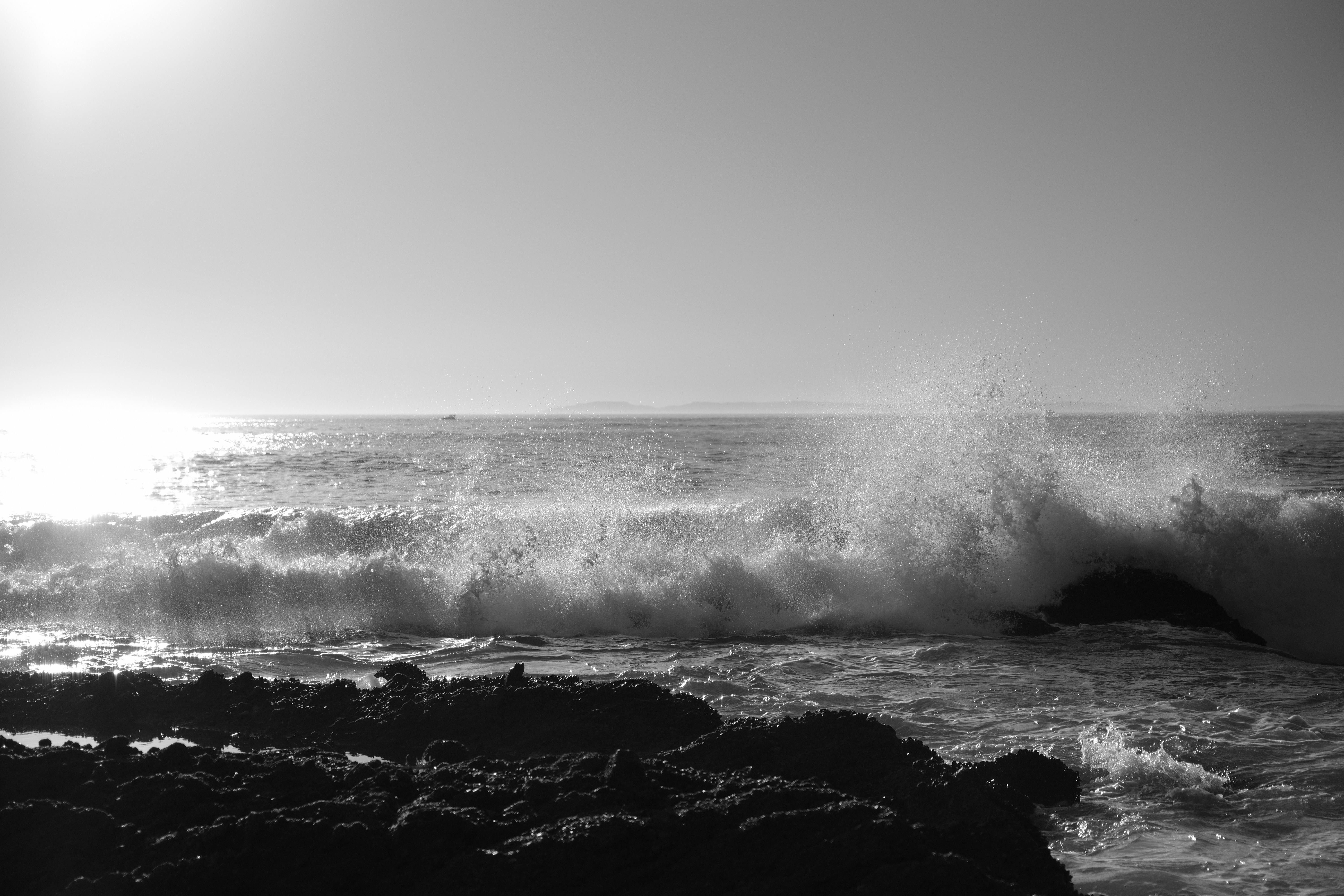 Reflection of the Bright Sun on Water Surface · Free Stock Photo