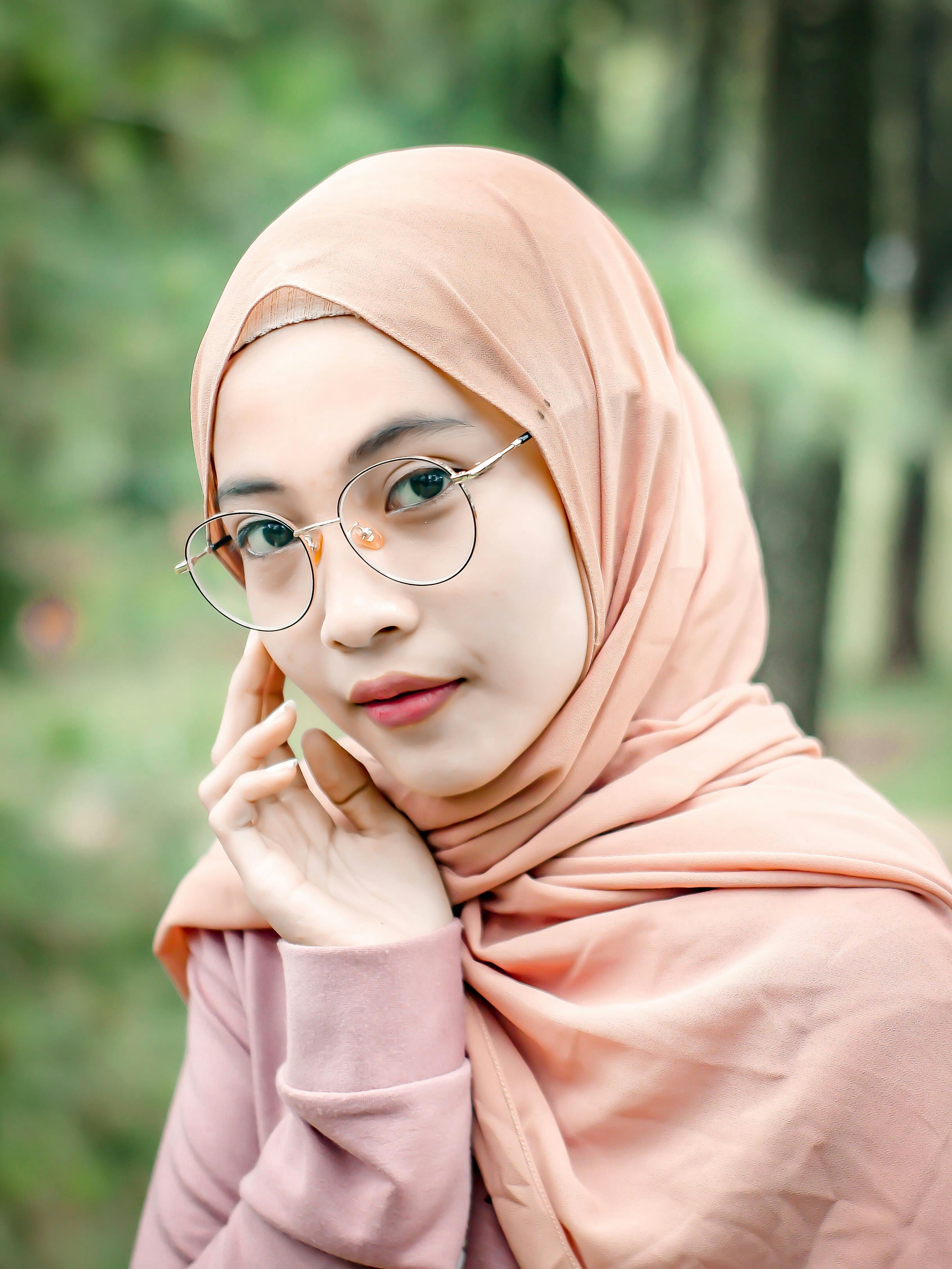 Portrait of Thinking Woman · Free Stock Photo