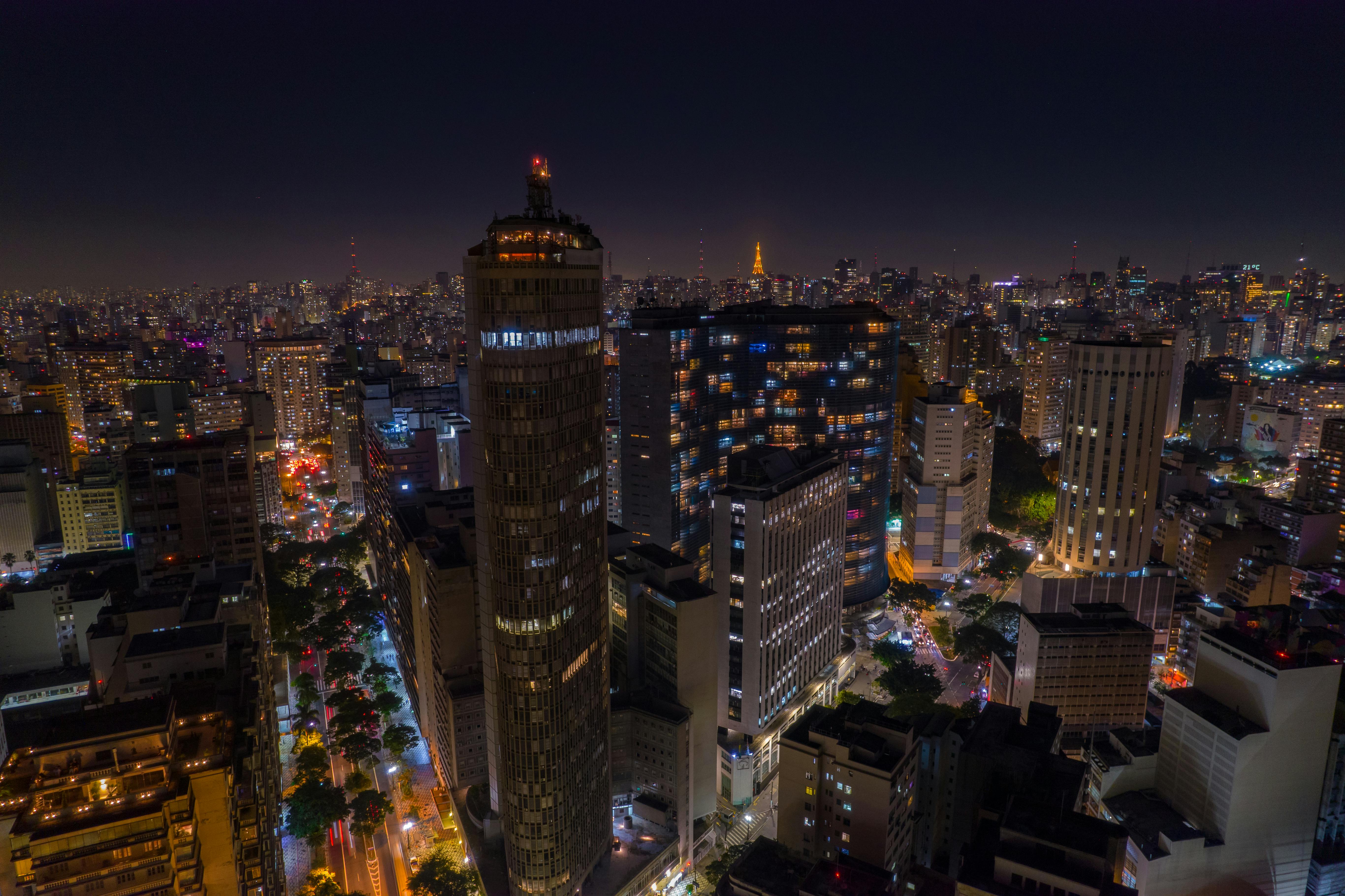 Beige Concrete Tower · Free Stock Photo