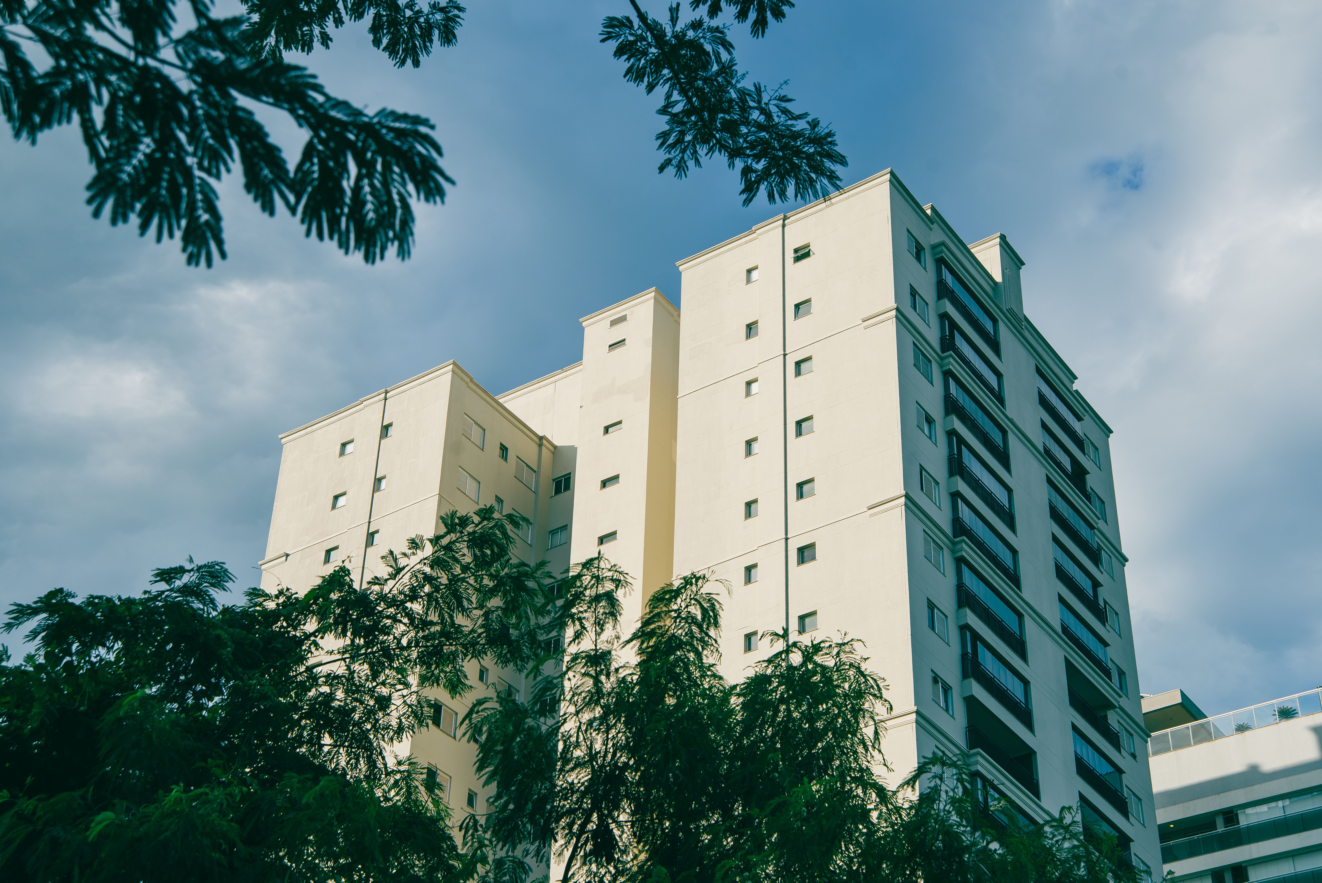 Building with Big Windows and Rusty Exterior · Free Stock Photo