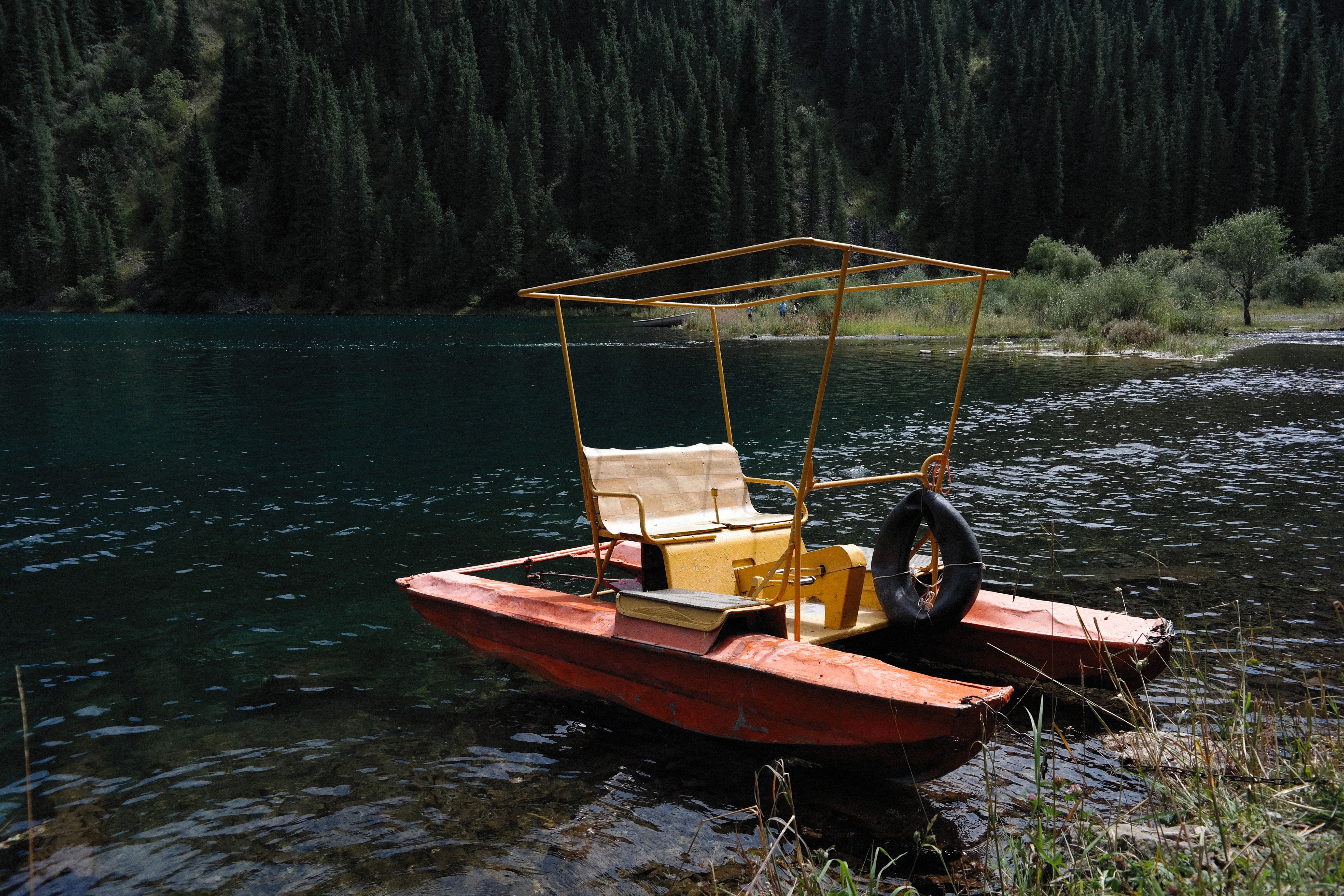 Watercraft on River in Mountains · Free Stock Photo