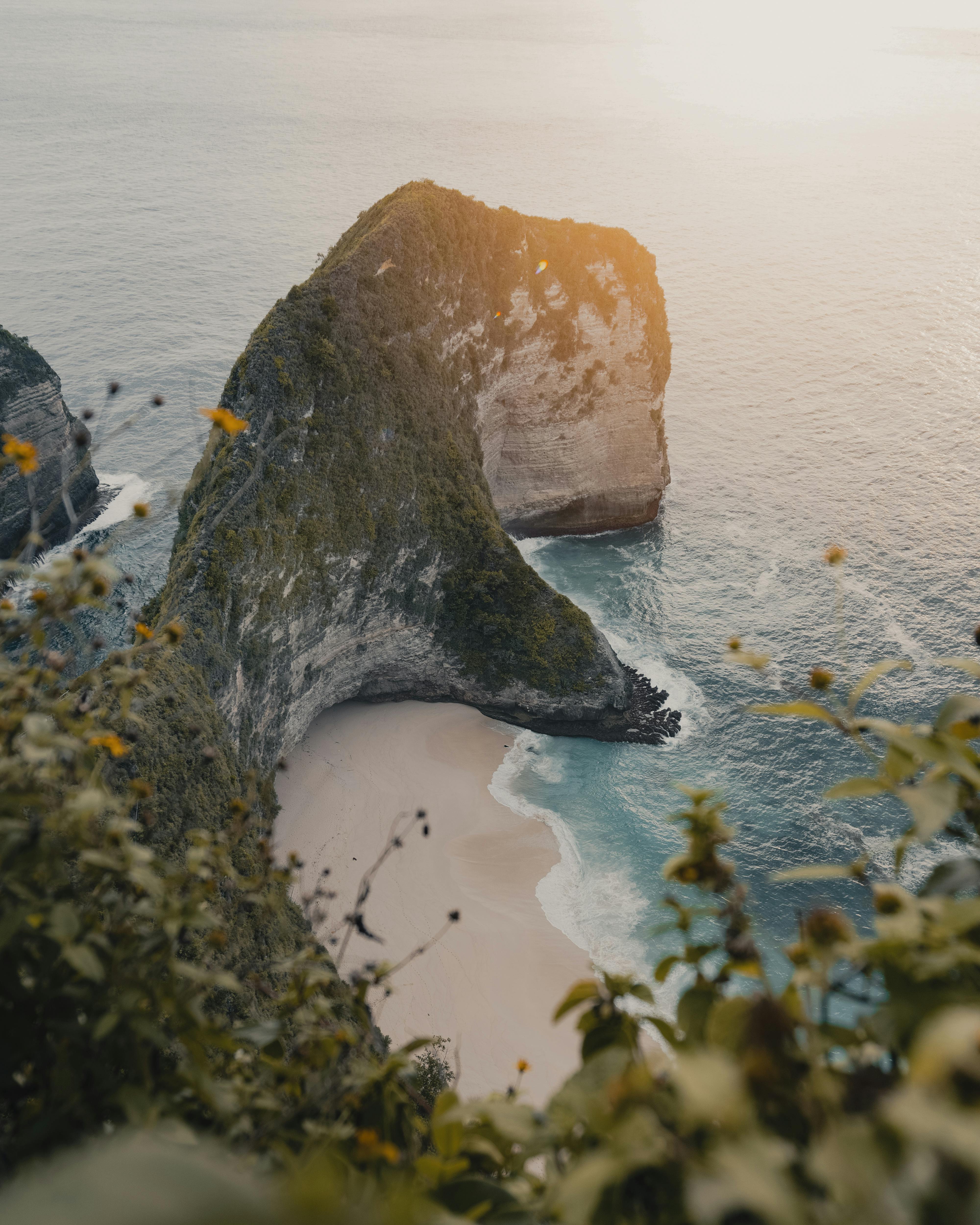 Cliff Seen from Above · Free Stock Photo