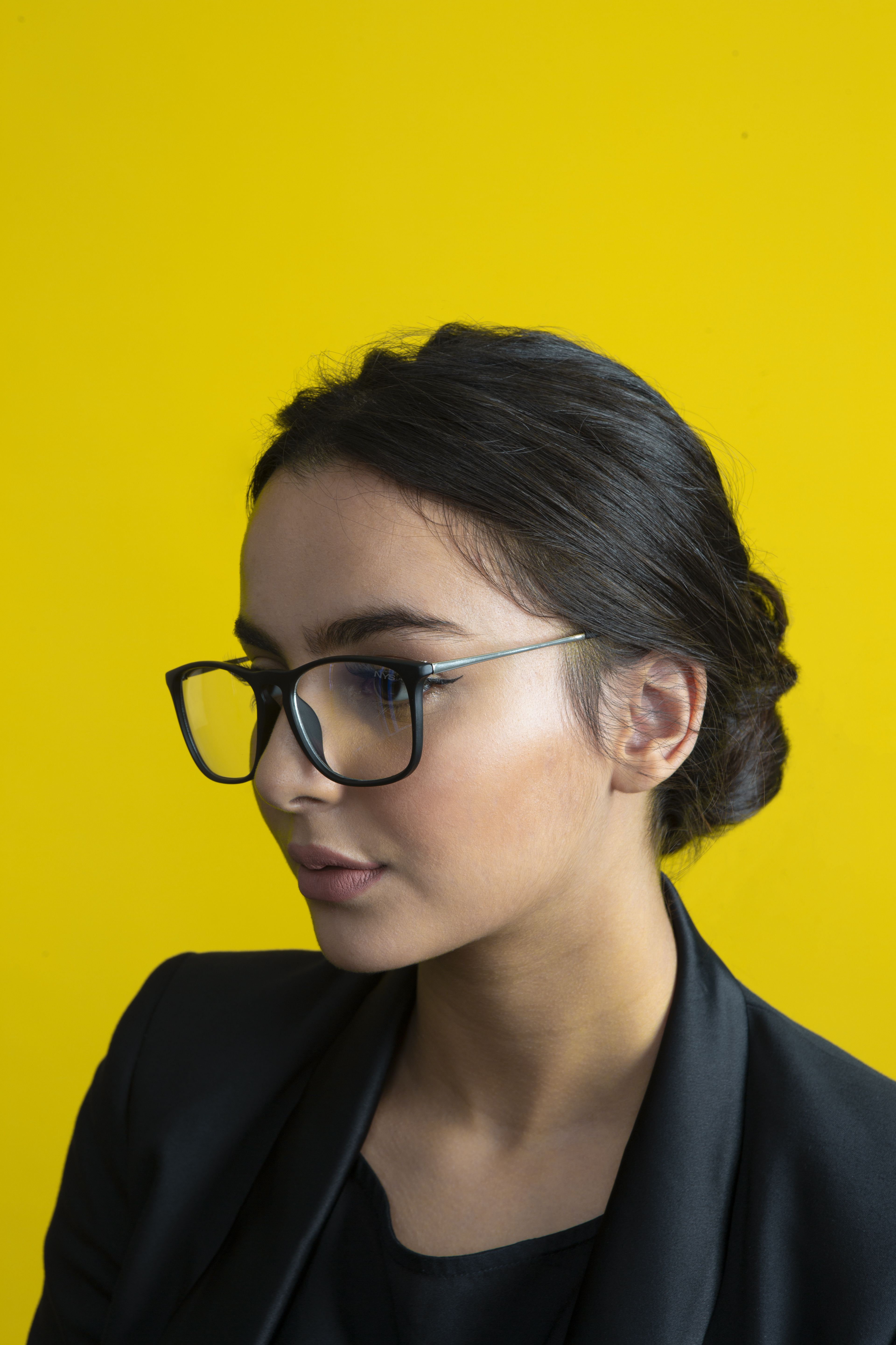 Close-Up Shot of a Woman Wearing Eye Glasses · Free Stock Photo