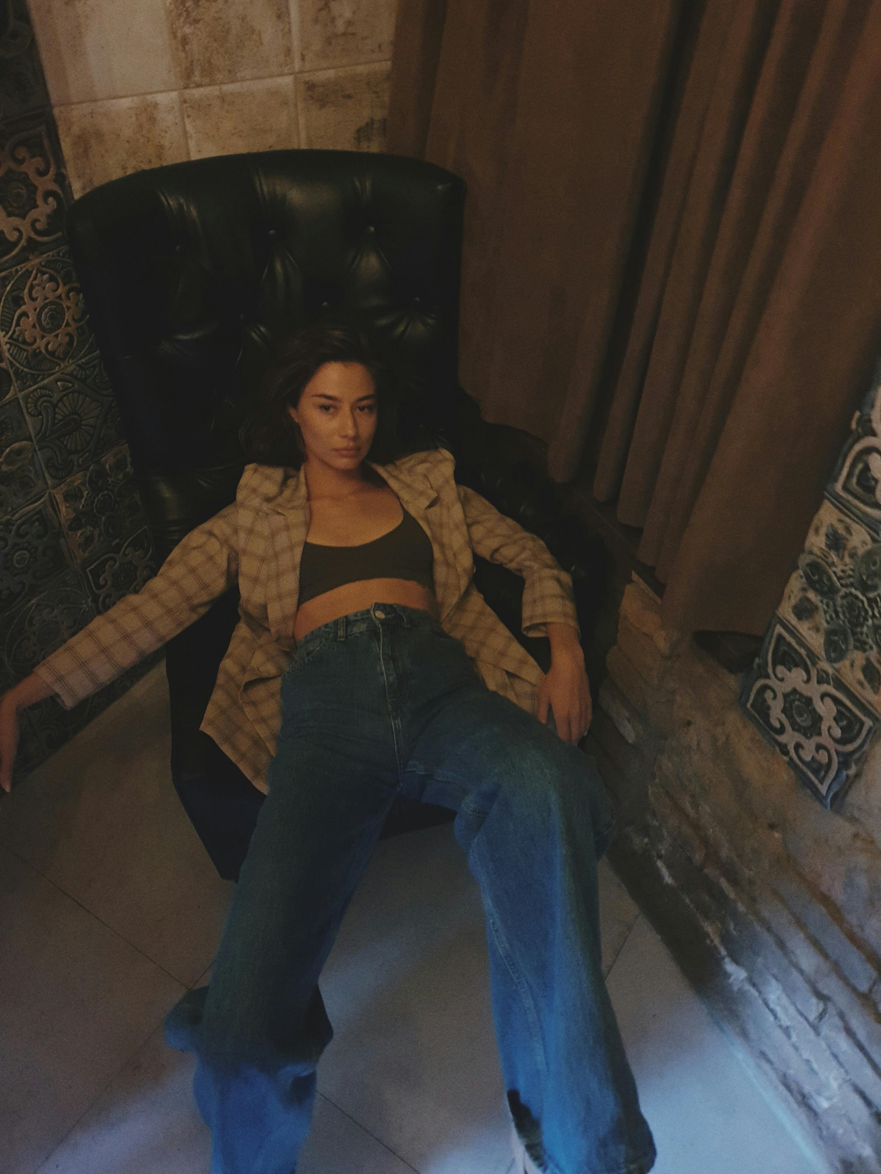 Slouch Overcorrect Photos, Download The BEST Free Slouch Overcorrect ...