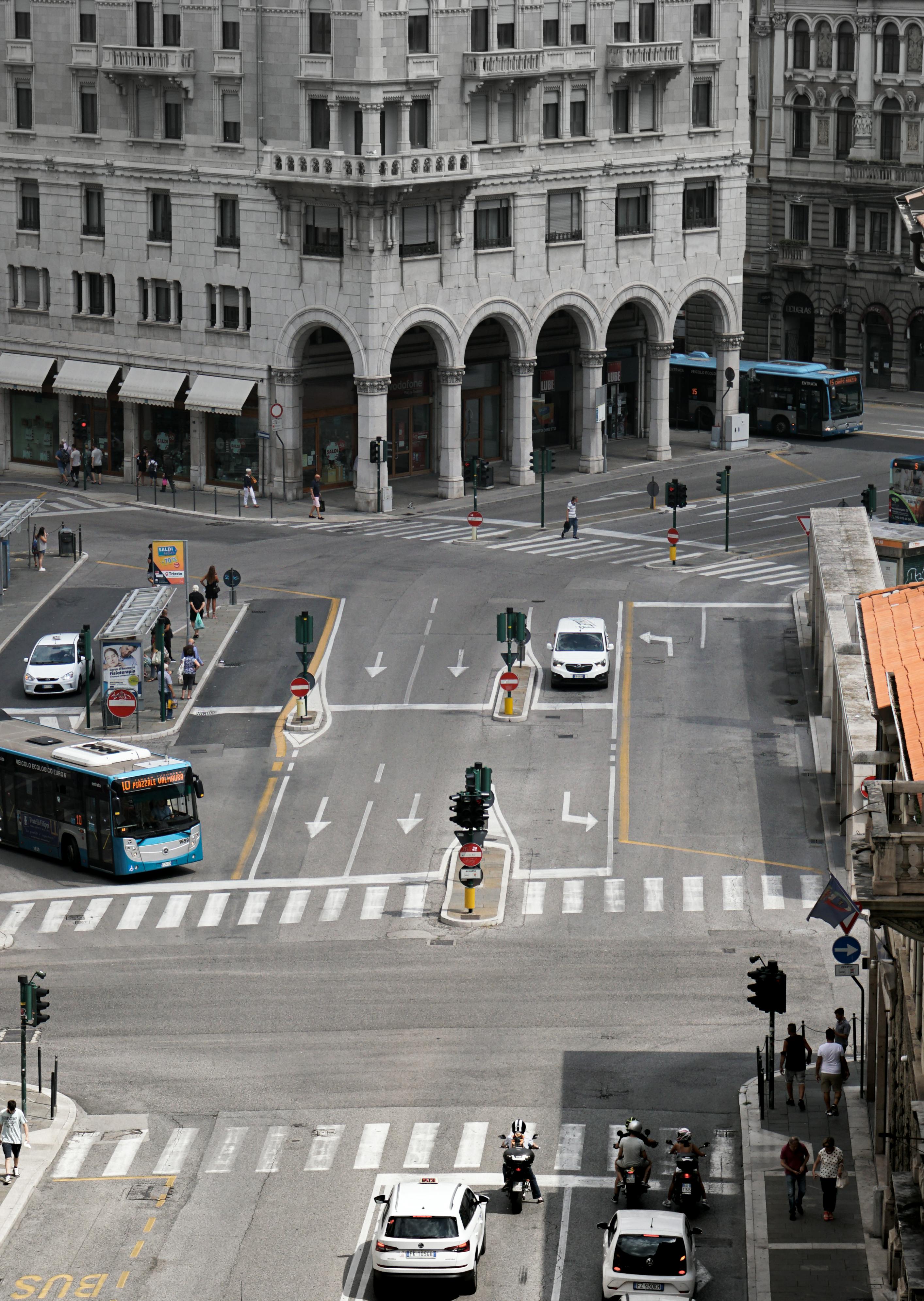 Motor Vehicles on the Road · Free Stock Photo