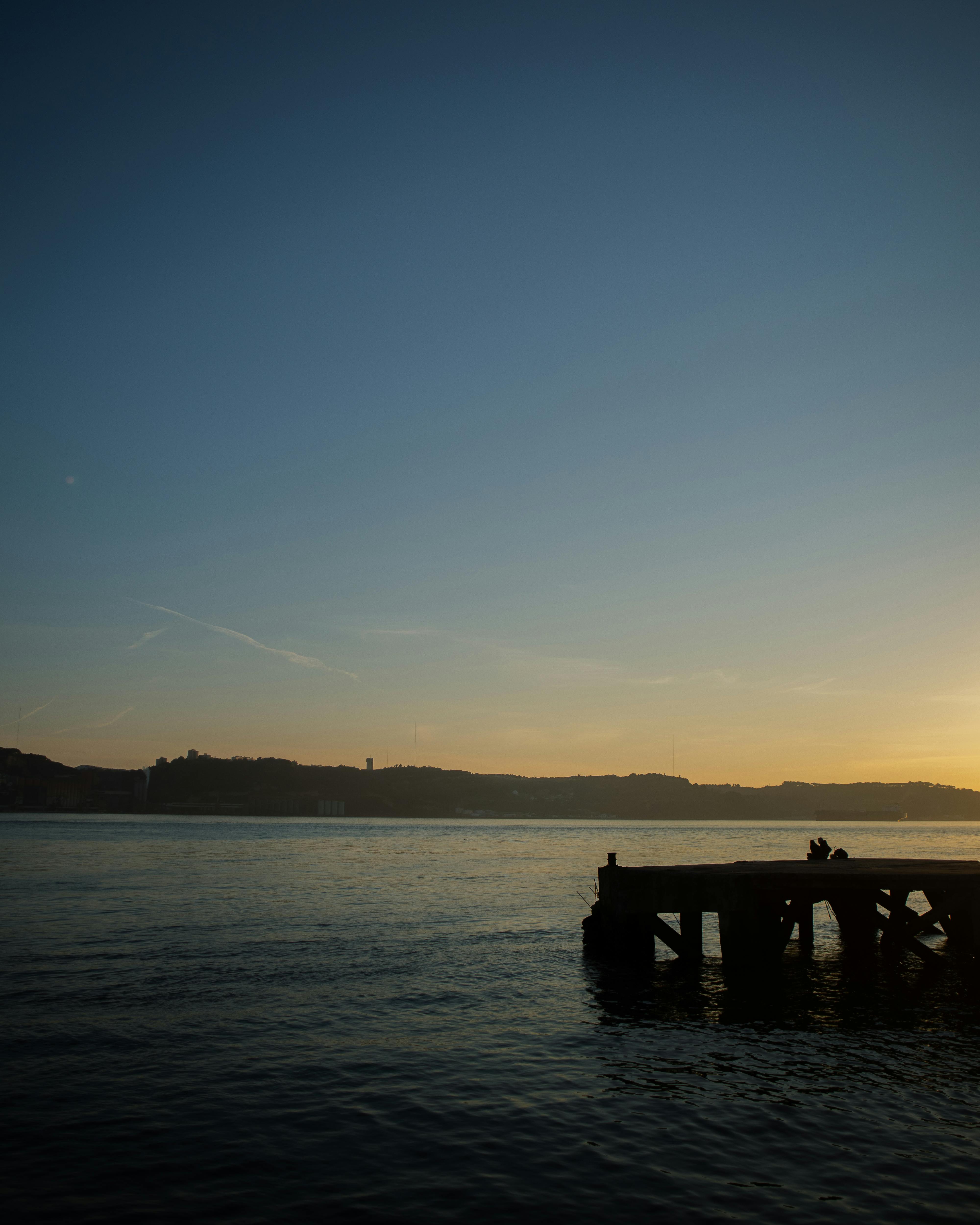 Clear Sky over Pier on Lakeshore · Free Stock Photo