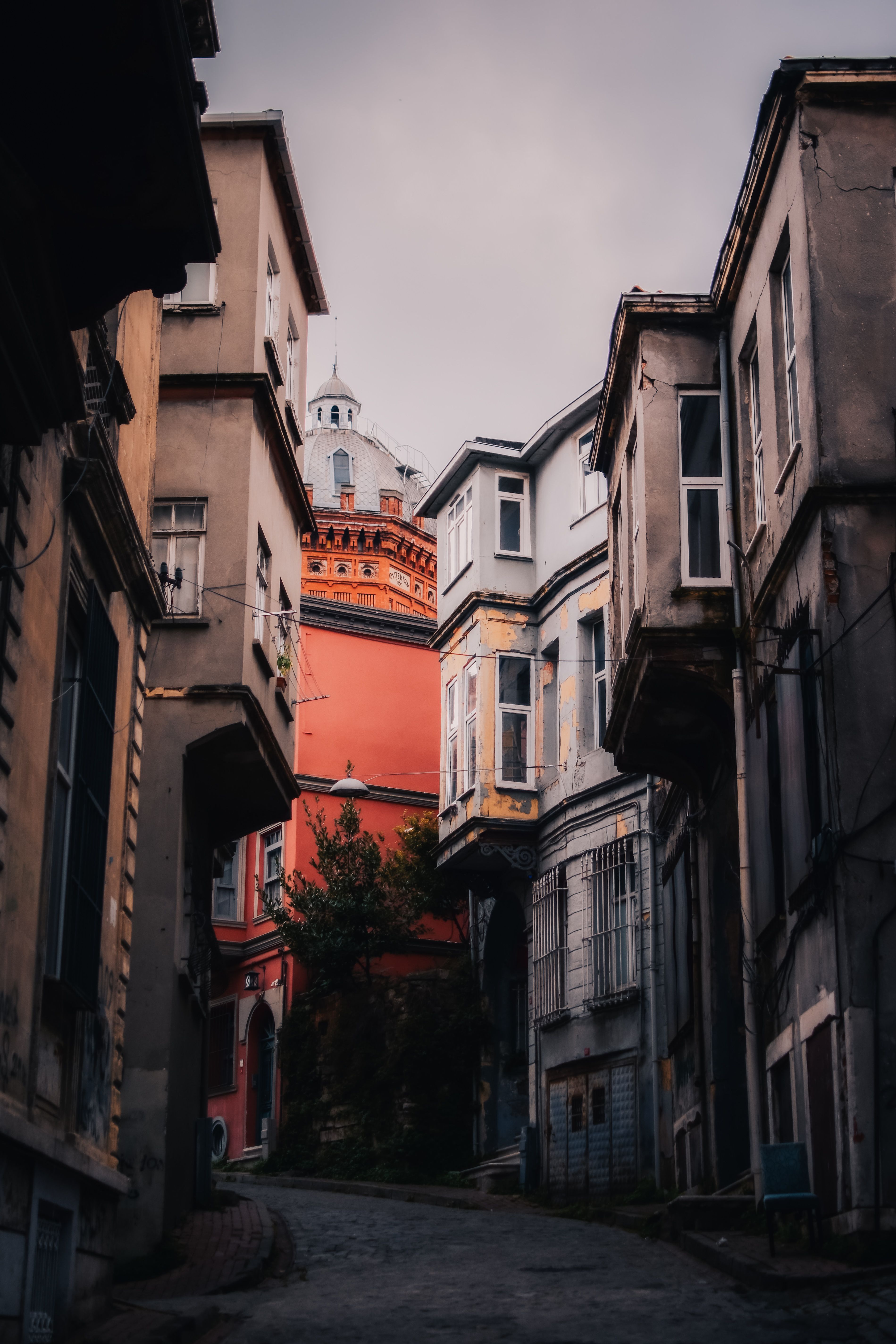 Street in Between Buildings · Free Stock Photo