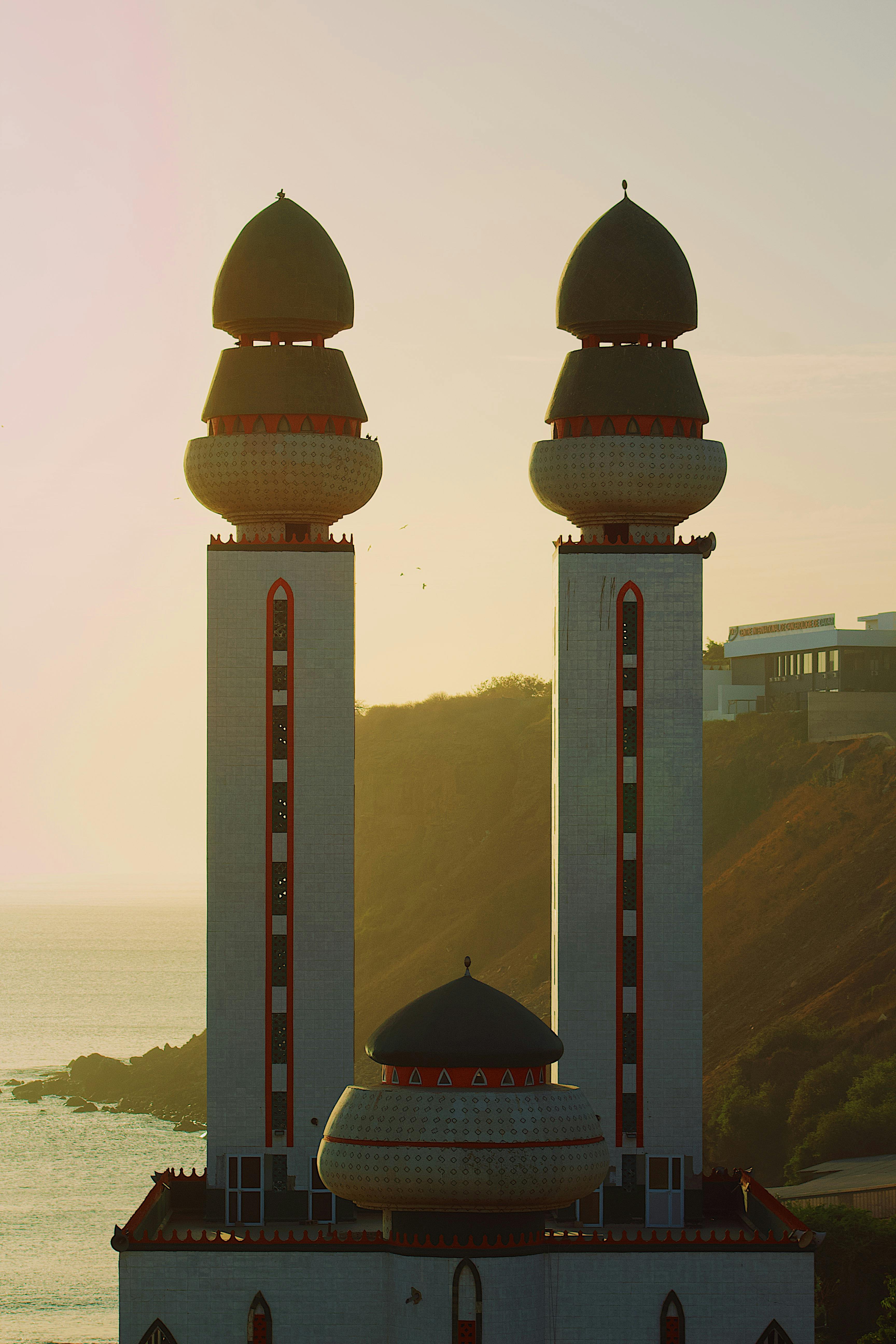 Mosque on Sea Shore · Free Stock Photo