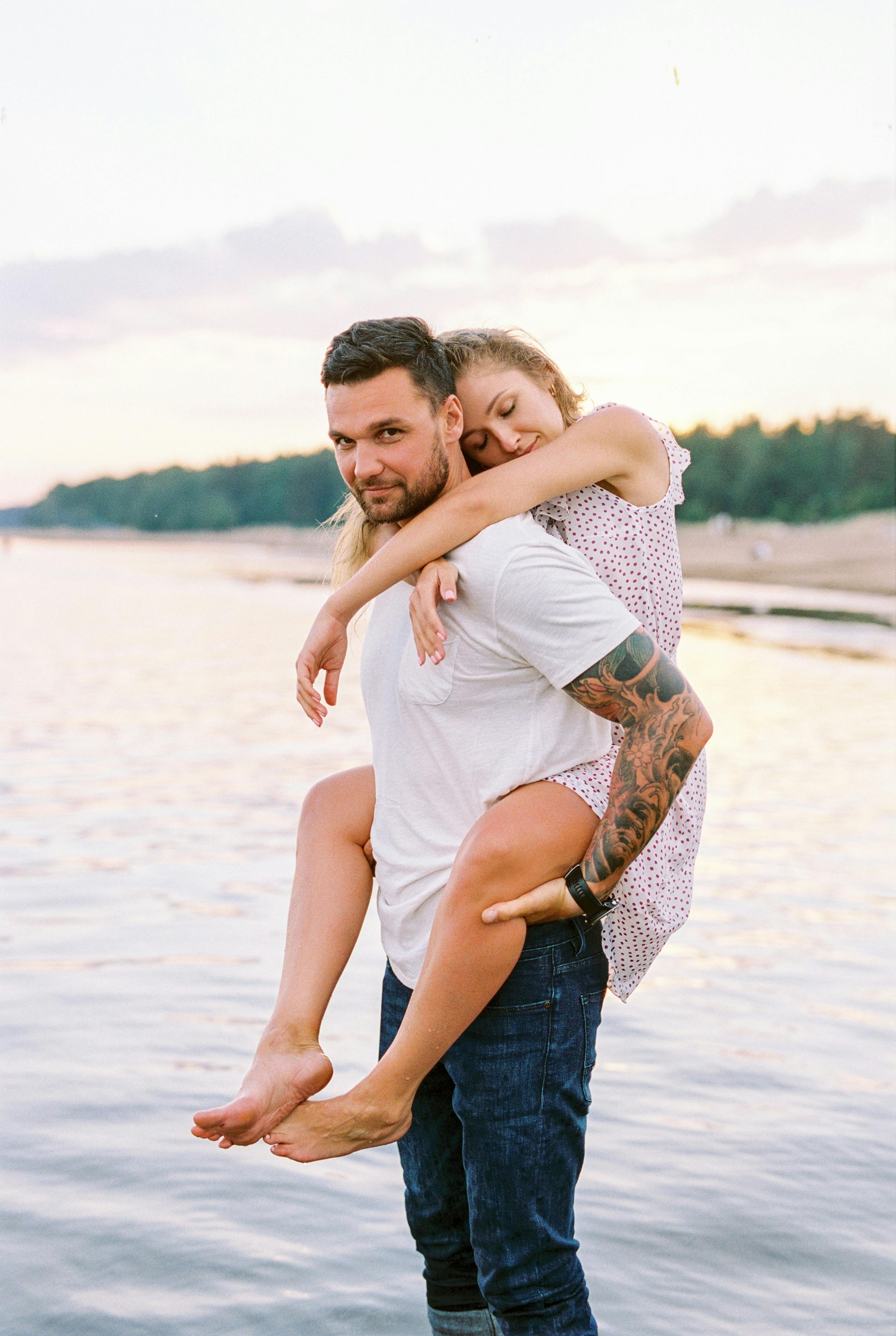 Man Carrying Woman · Free Stock Photo