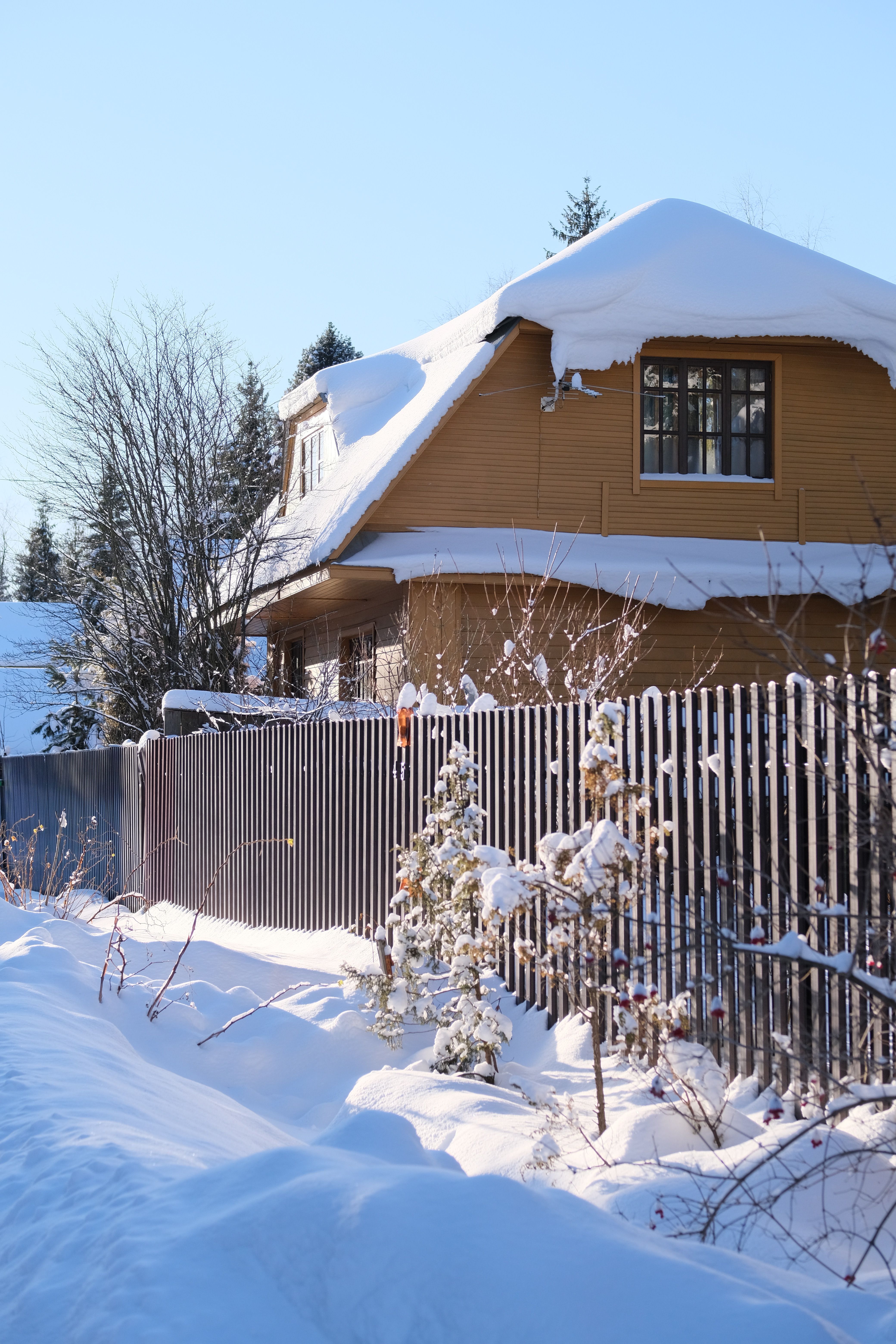Snow Covered House Photos, Download The BEST Free Snow Covered House ...