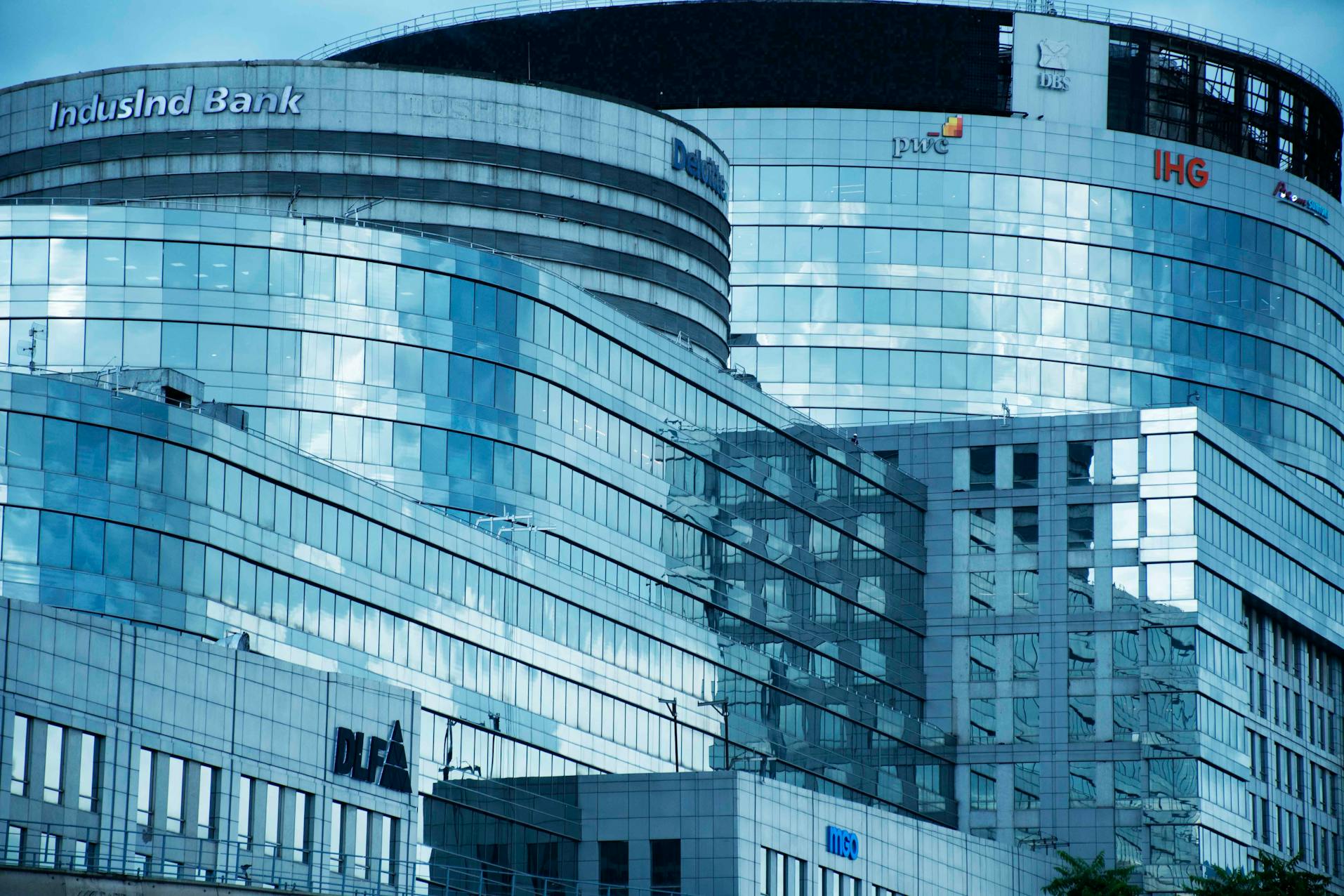 RMB vs Yuan: Understanding China's Currency Exchange Basics