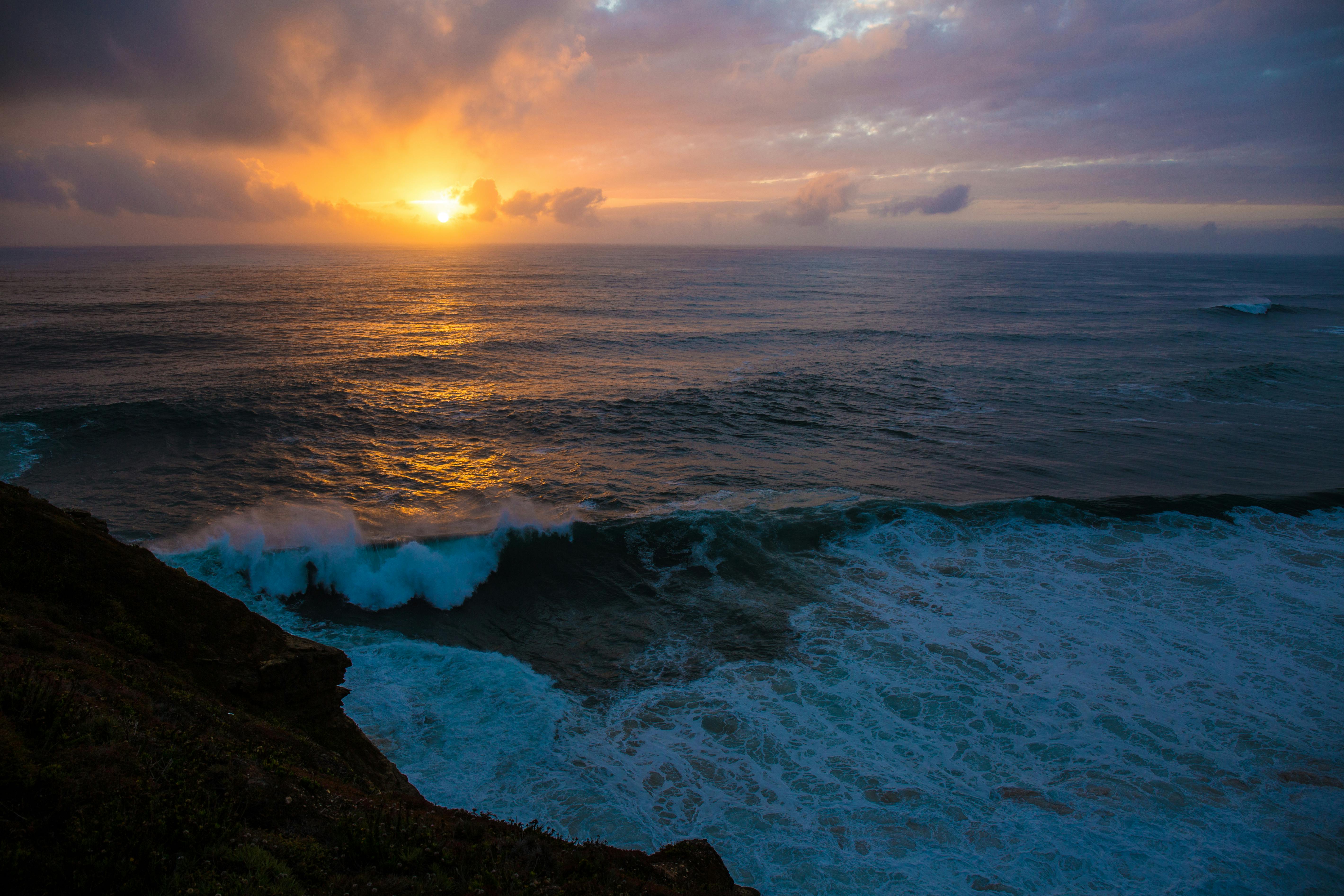 A View of the Sea During the Golden Hour · Free Stock Photo