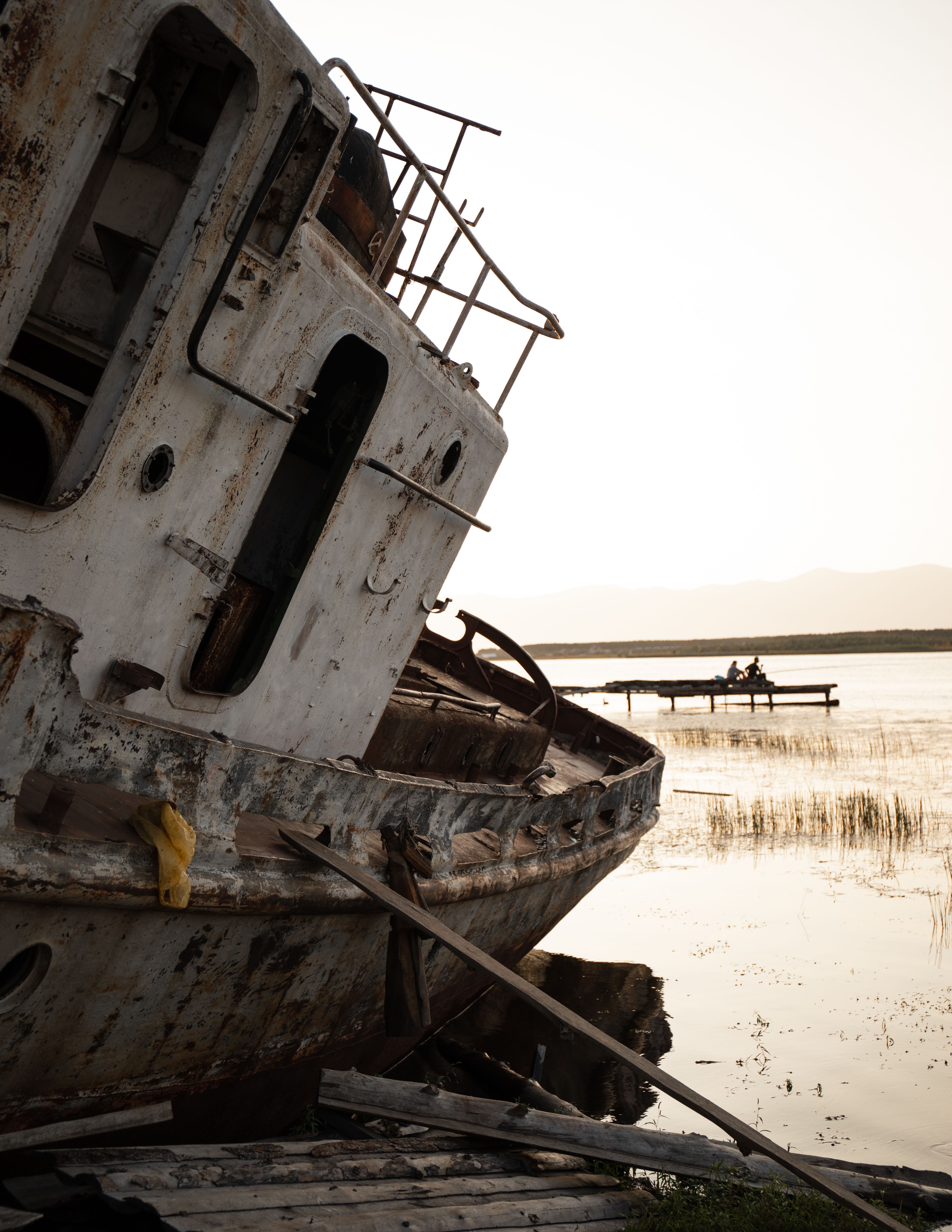 A Shipwreck on the Beach · Free Stock Photo