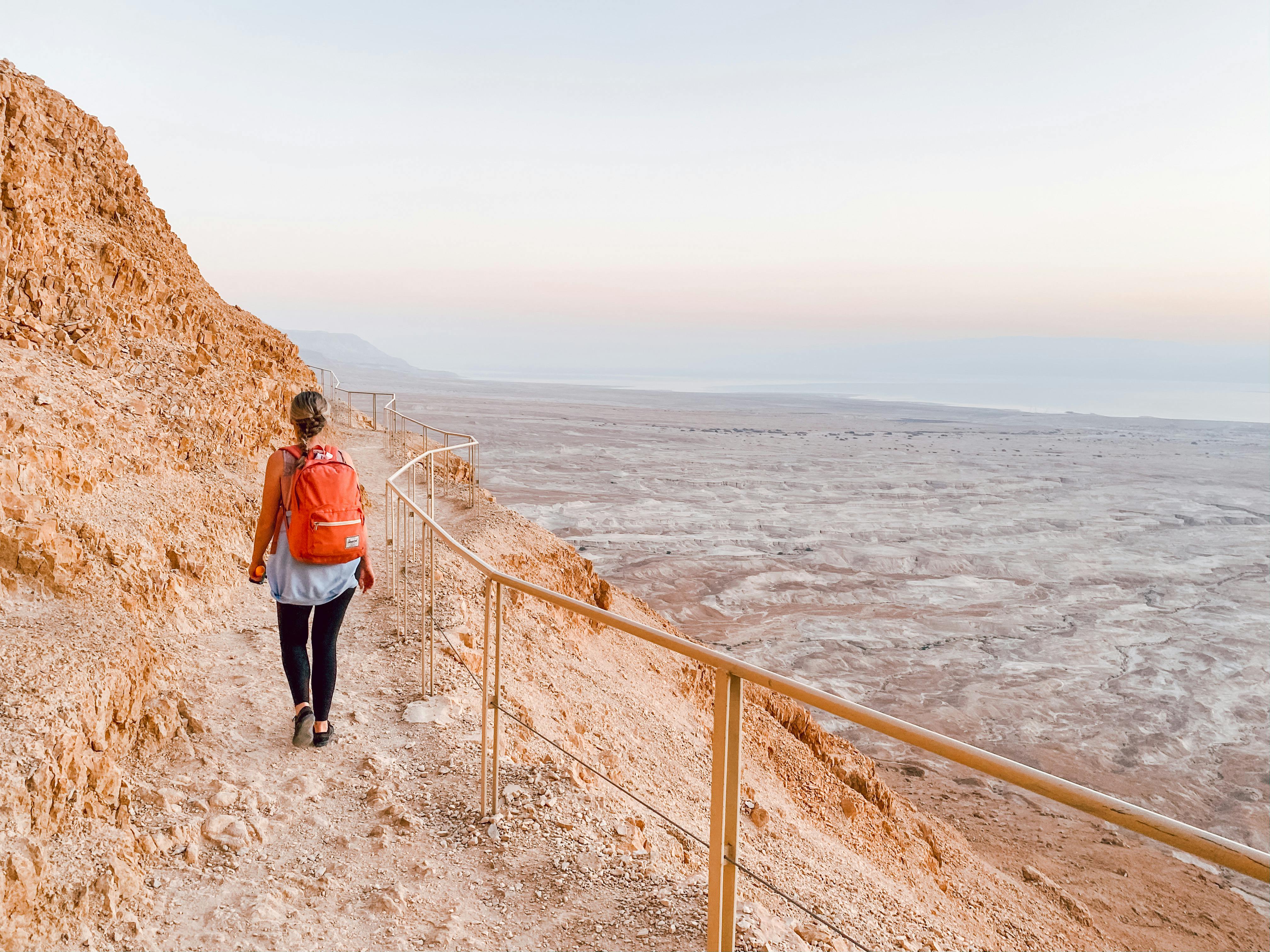 Foto de stock gratuita sobre aventura, aventurero, caminando, de ...