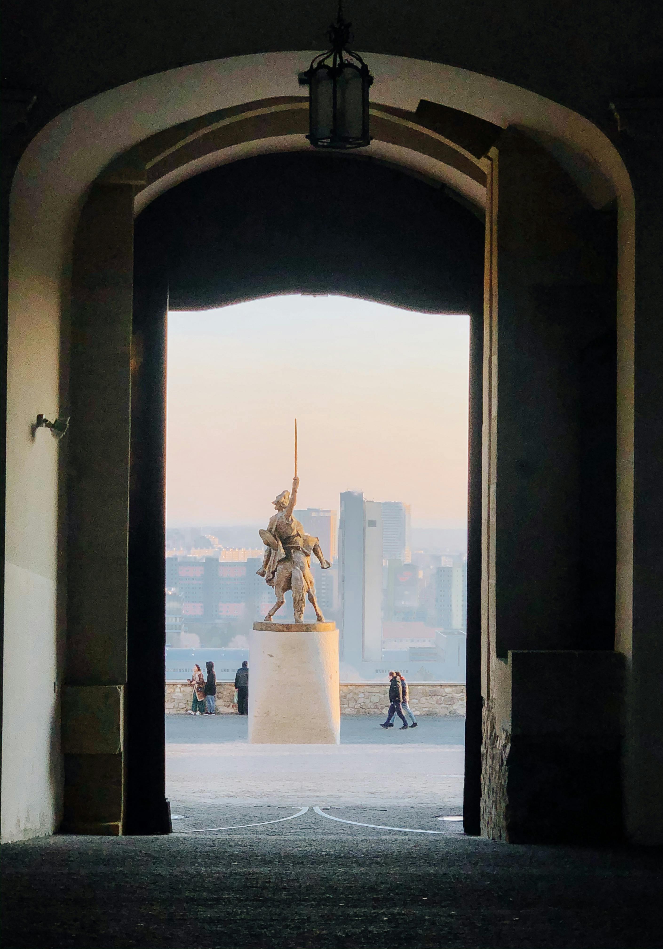 Concrete Statue on the Street · Free Stock Photo
