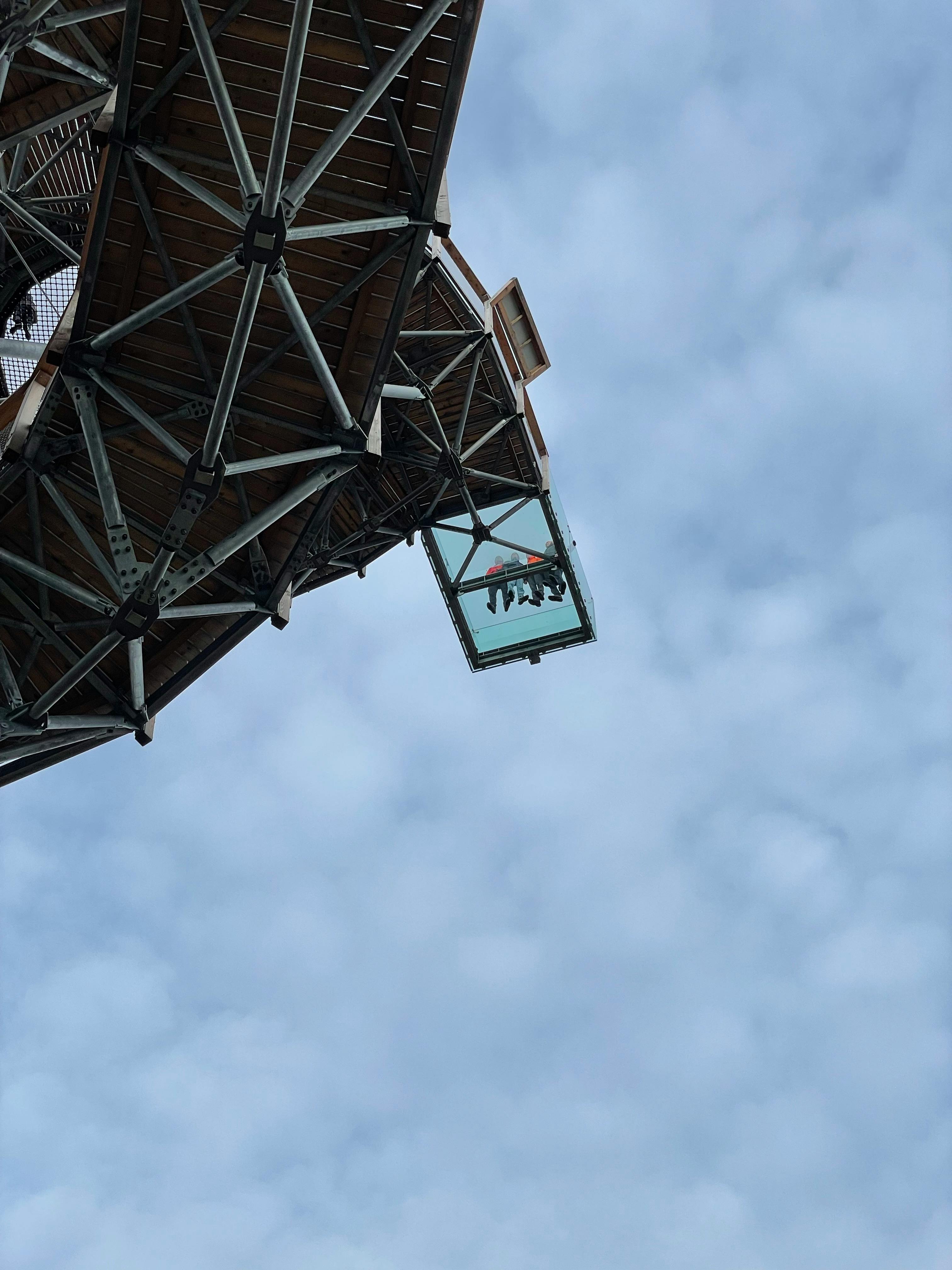 Clouds over Infrastructure Tower · Free Stock Photo